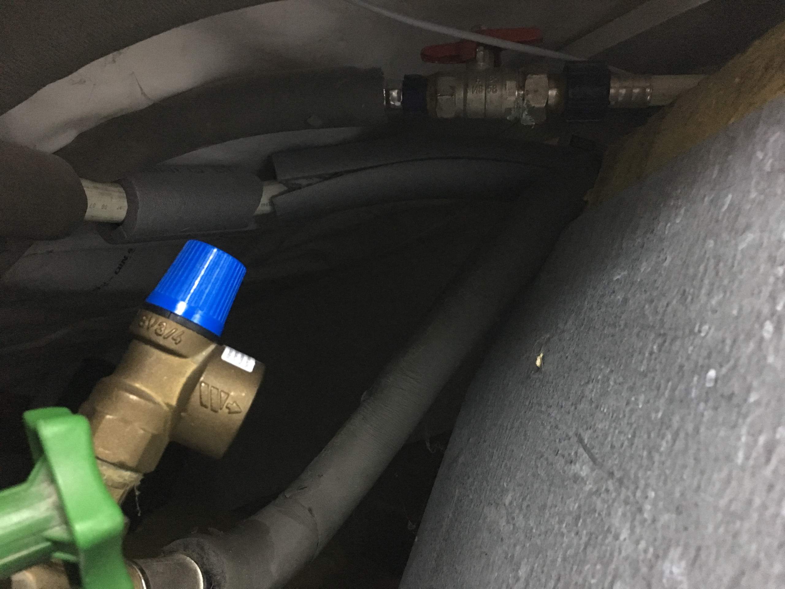 Sicherheitsventil vom Warmwasserspeicher wechseln? (Technik, Technologie, Heizungsanlage)
