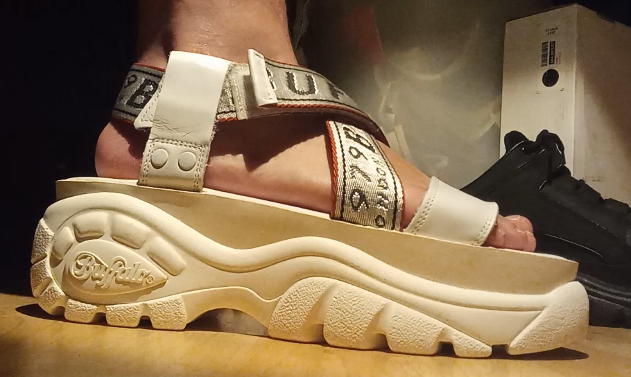 Sind diese Sandalen zu groß? (Männer, Aussehen, Style)