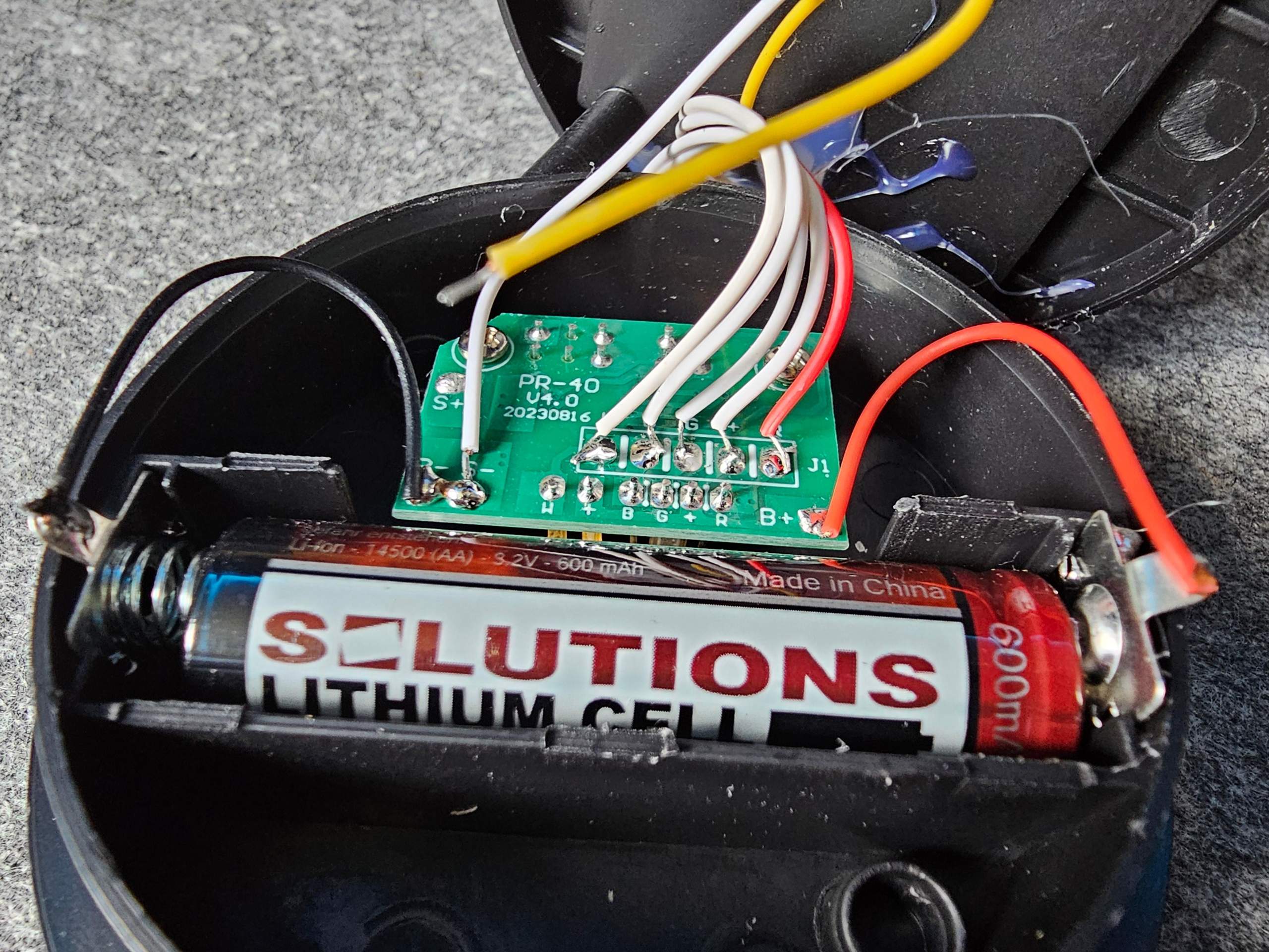 Solithia Solarleuchte leuchtet auch Tagsüber. Kann mir wer Helfen? (Garten)