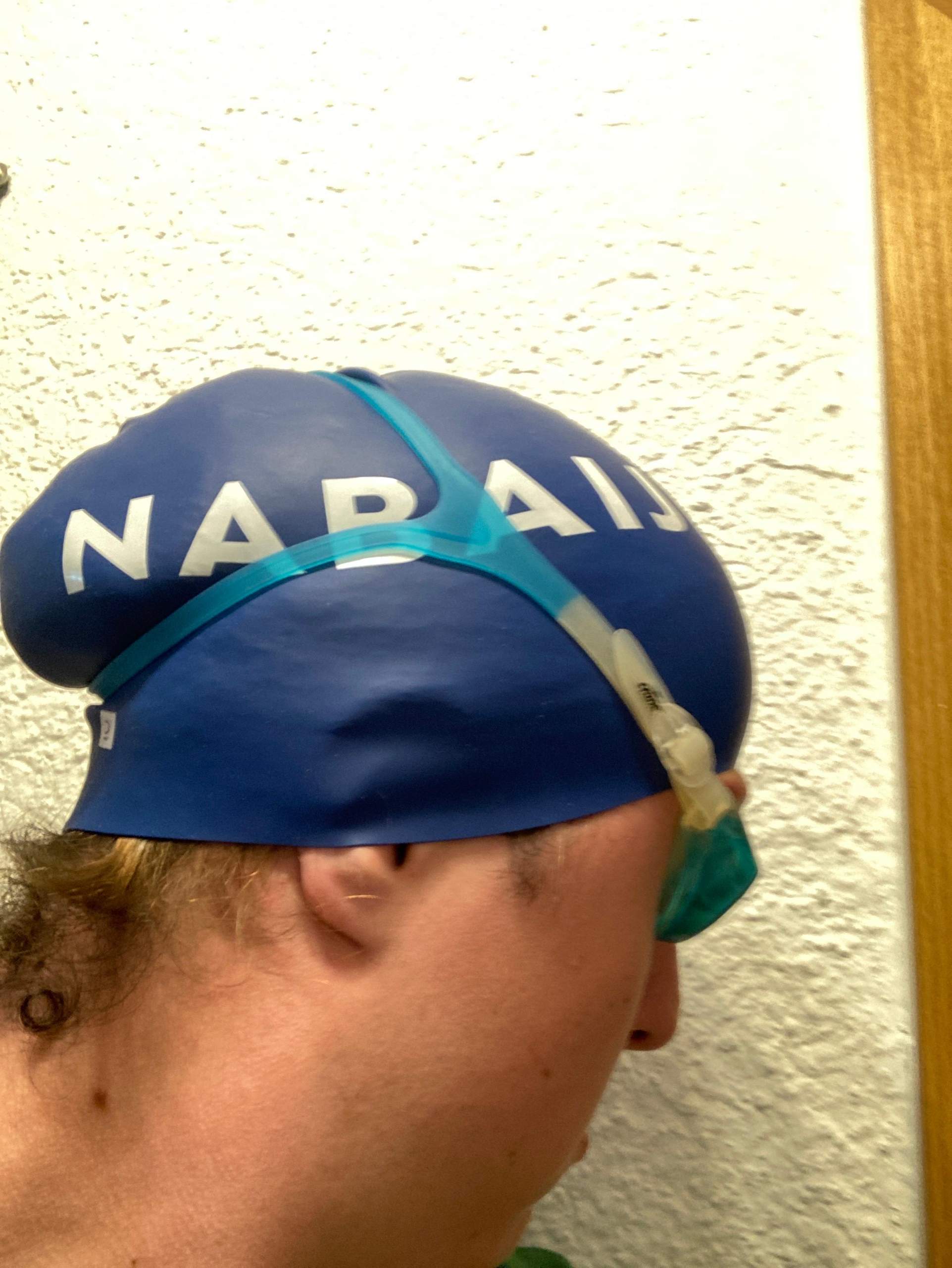 Sollte ich mir eine Badekappe extra für lange Haare kaufen? (Sport ...