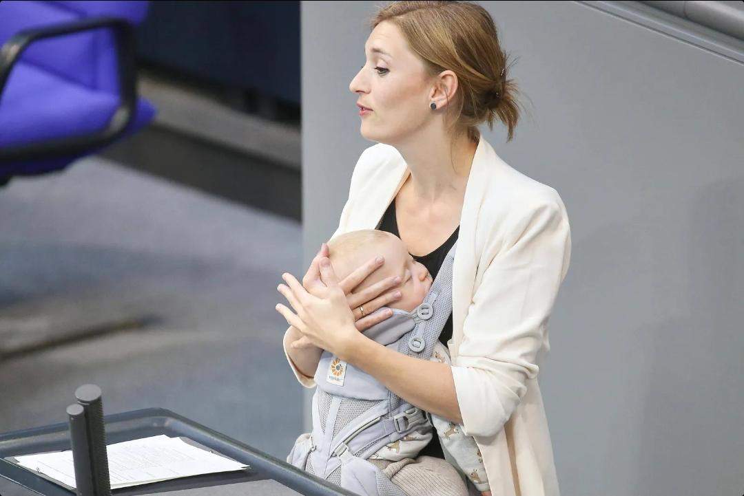 Sollten Bundestagsabgeordnete mit ihren Babys Reden halten dürfen ...
