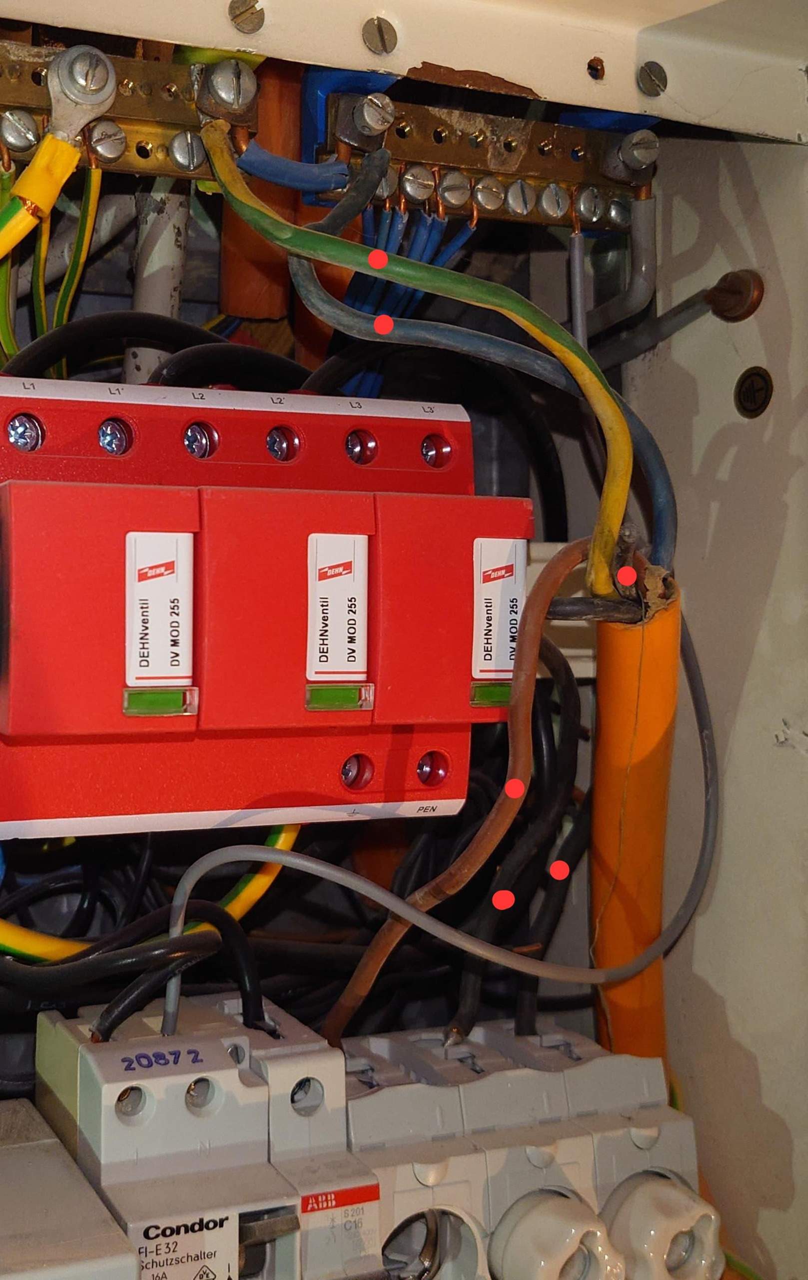 Starkstrom Baustellenverteiler - Neutralleiter mit der Erde verbunden ...