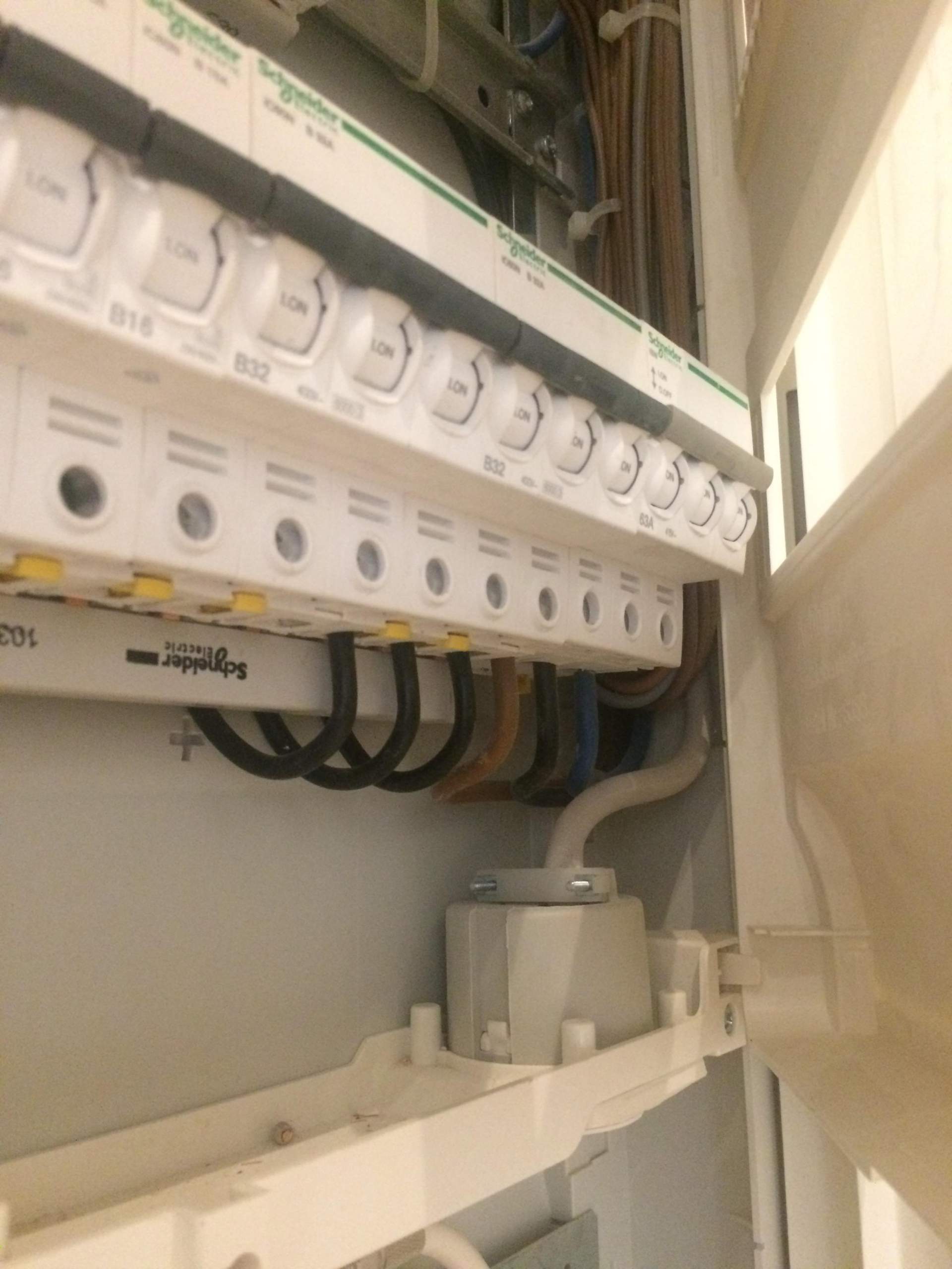 Steckdose in Sicherungskasten - darf ich den nutzen? (Computer, Technik ...