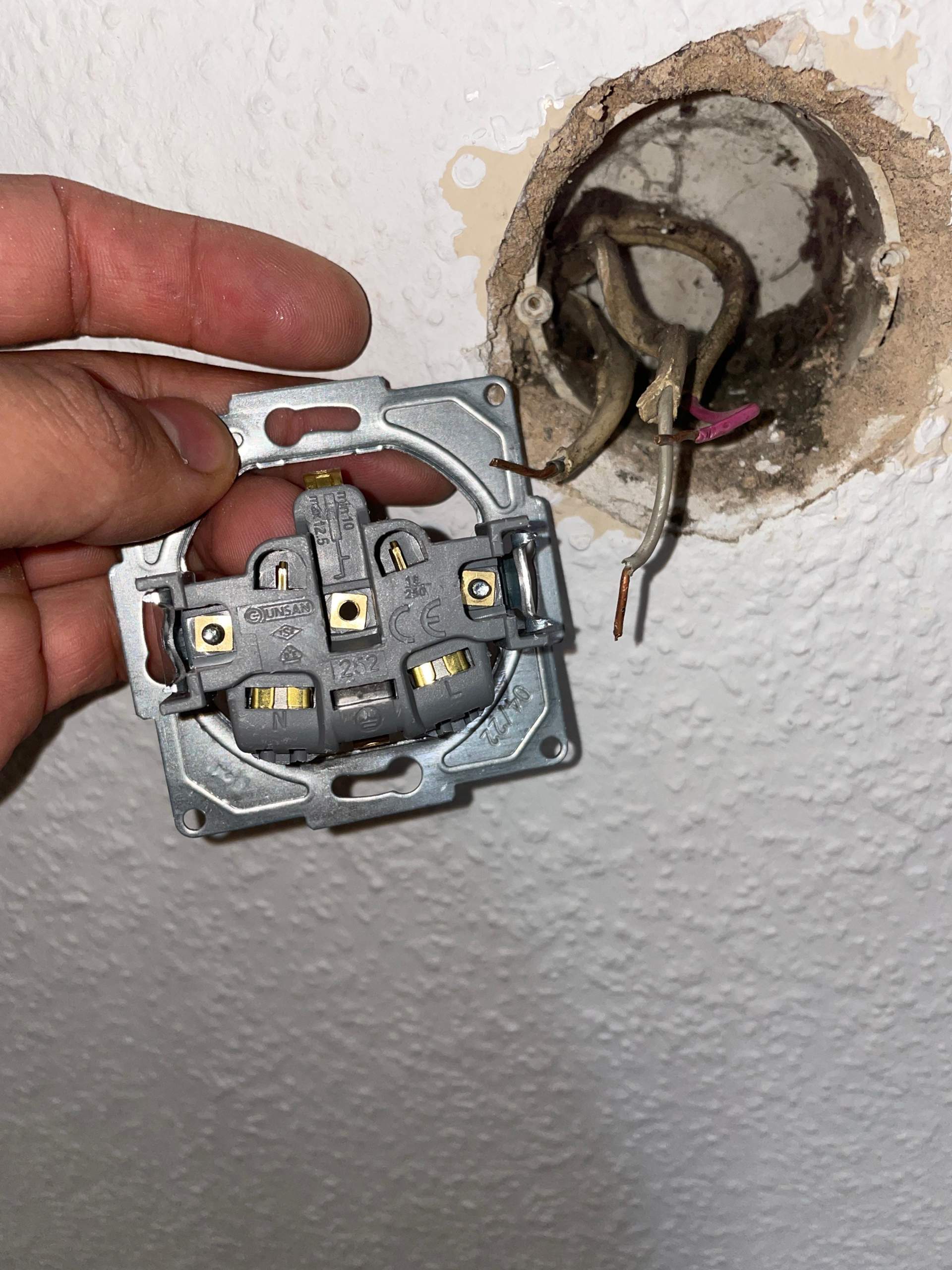 Steckdose installieren welches kabel wohin? (Internet, Strom, Elektrik)