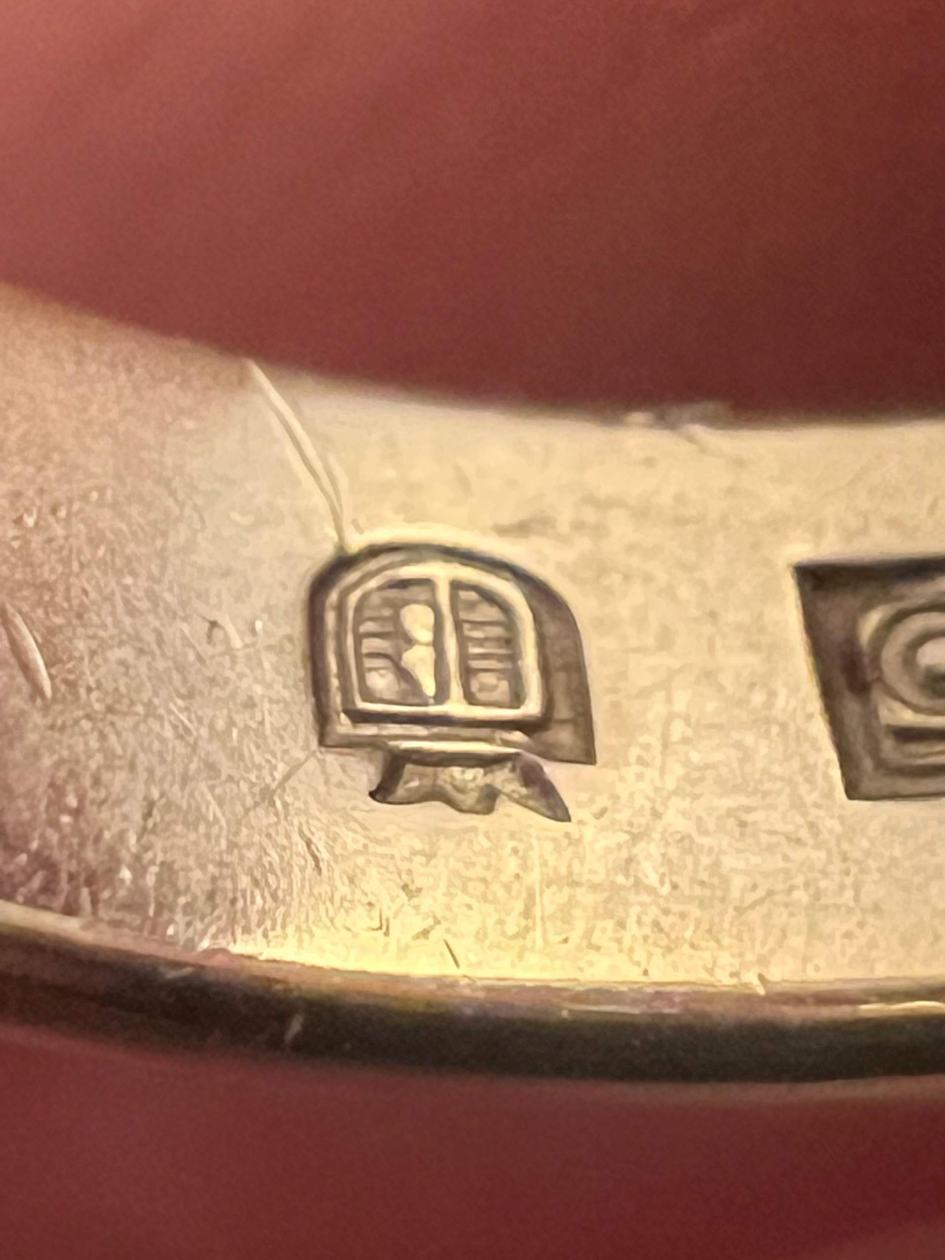 Stempel im Ring? (Gold)