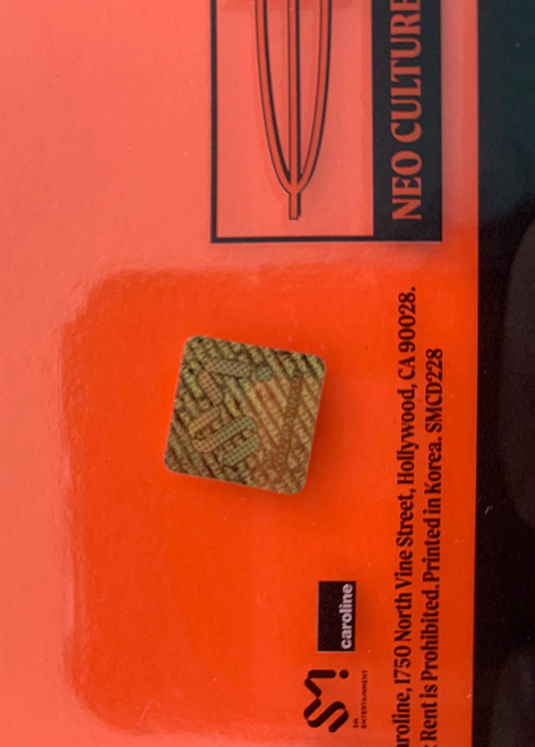 Sticker auf der Rückseite von Kpop Alben Bedeutung? (Computer, Technik ...