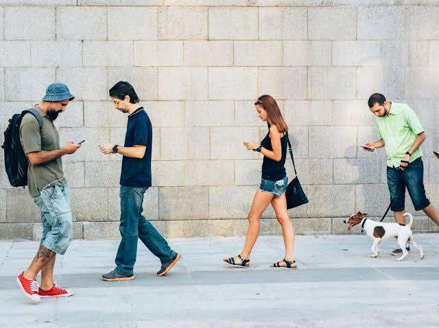Stört es dich wenn die Leute nur am Handy sind? (Menschen, Verhalten)
