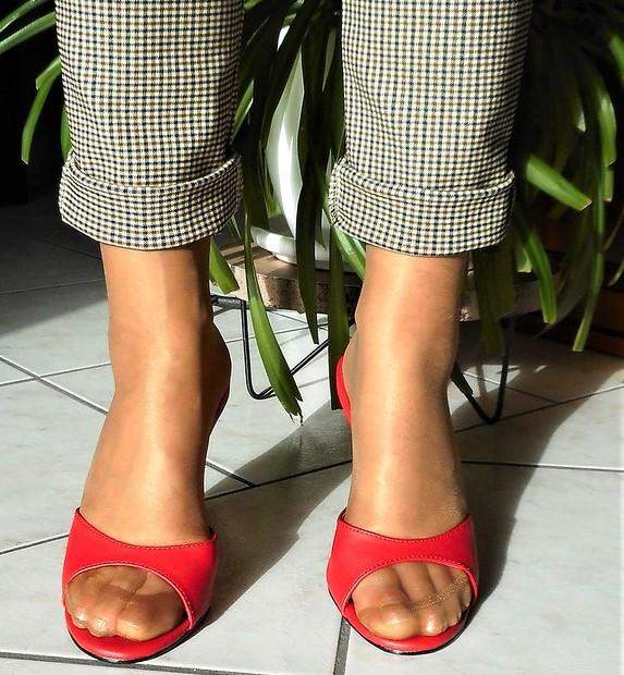 Offene Schuhe Mit Strumpfhose