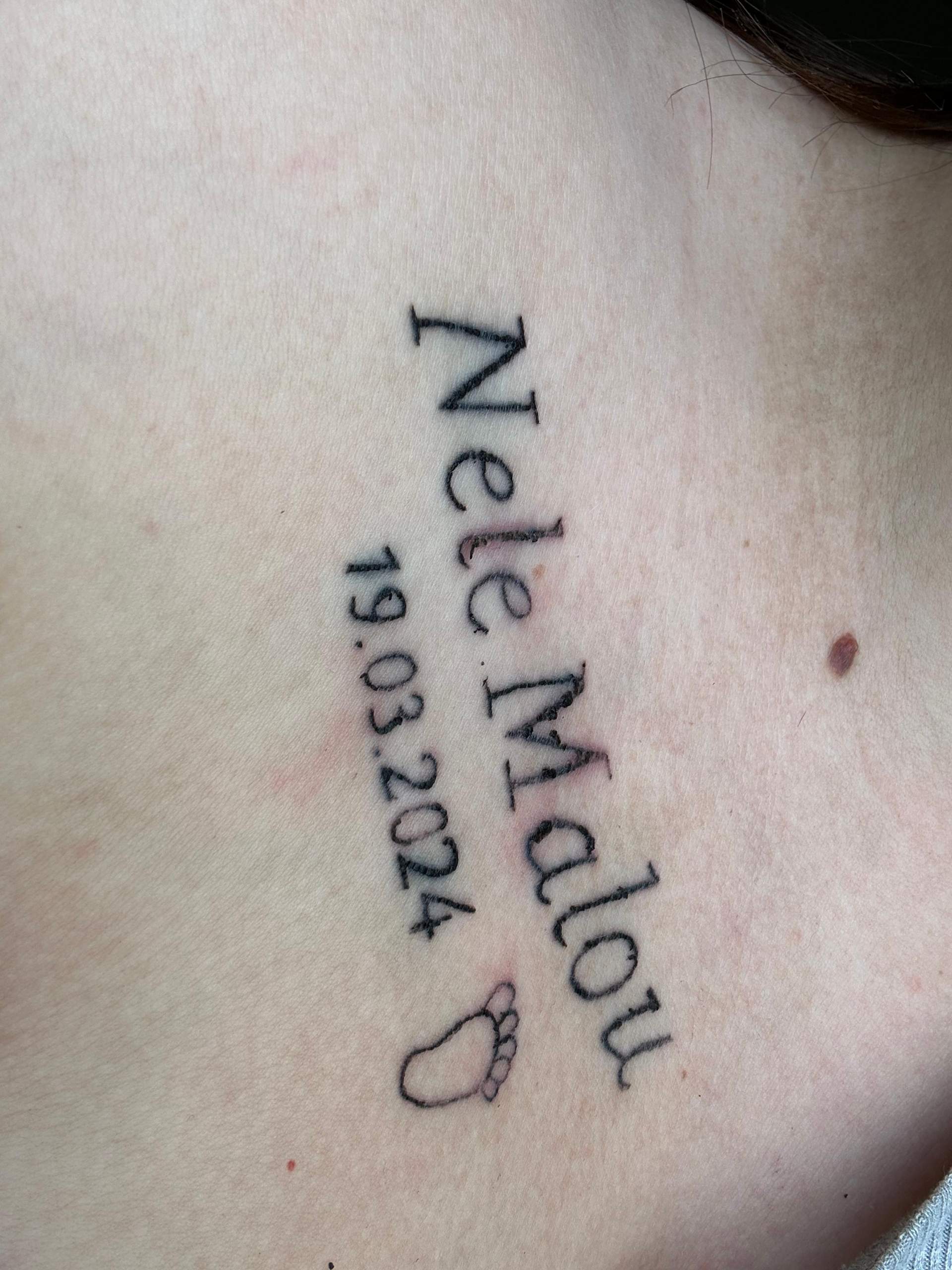 Tattoo verschwindet schorf löst sich da unter ist es hell grau und sehr ...