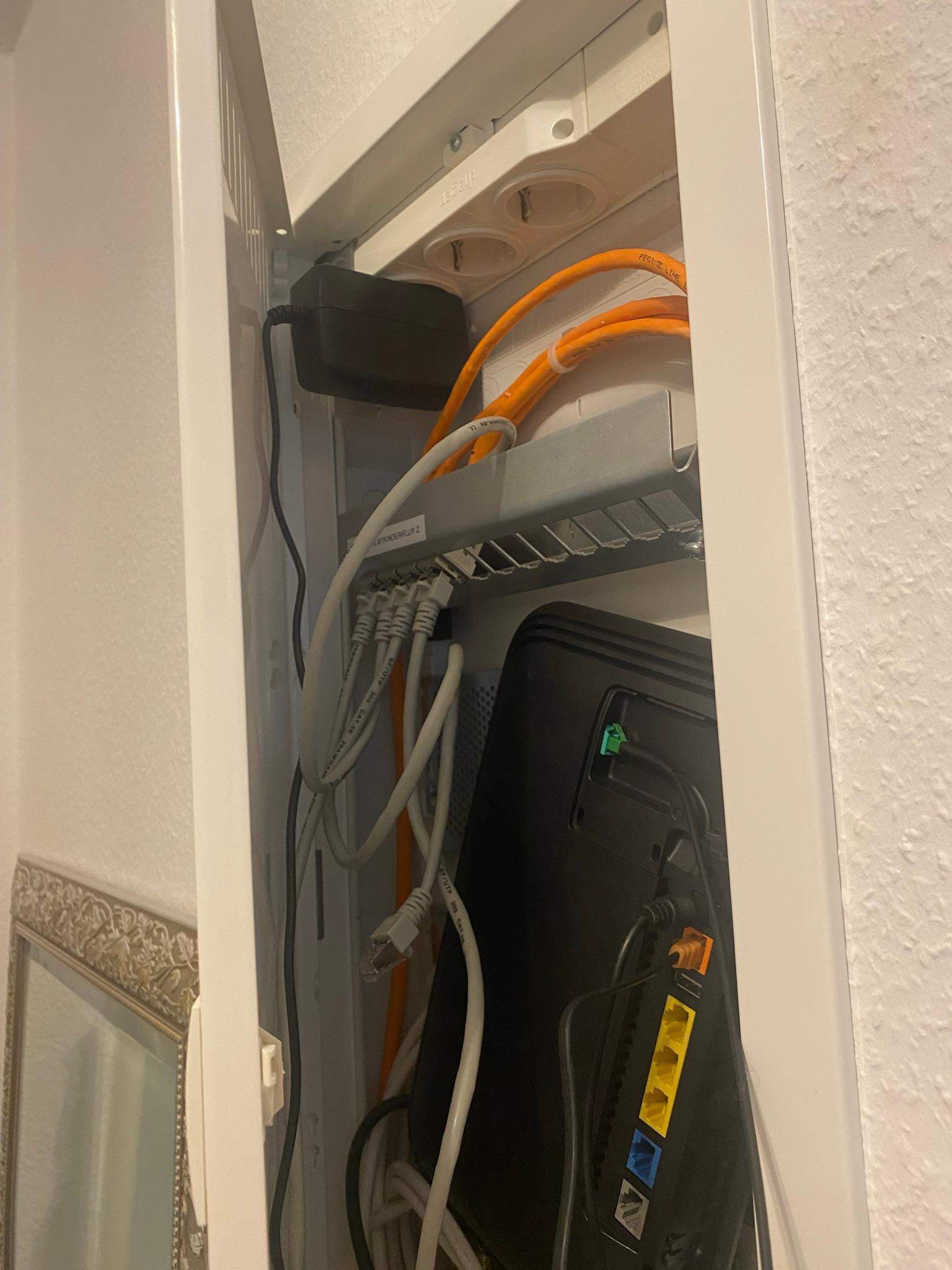 Telekom speedport Router Glasfaser in verteilerkasten? (Internet, WLAN ...