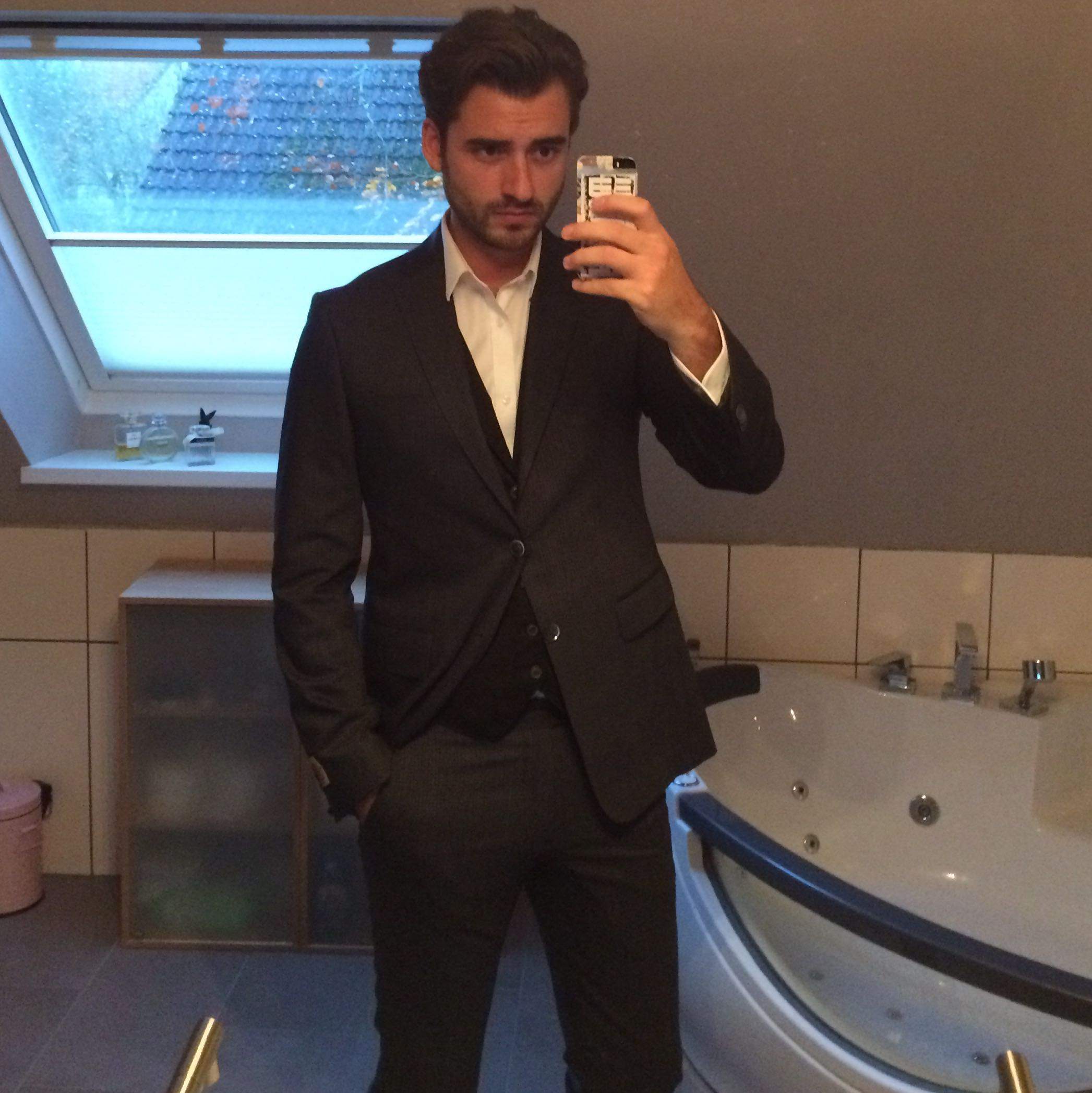 To overdressed? Welches Outfit 1oder2? (Kleidung, Mode, Styling)