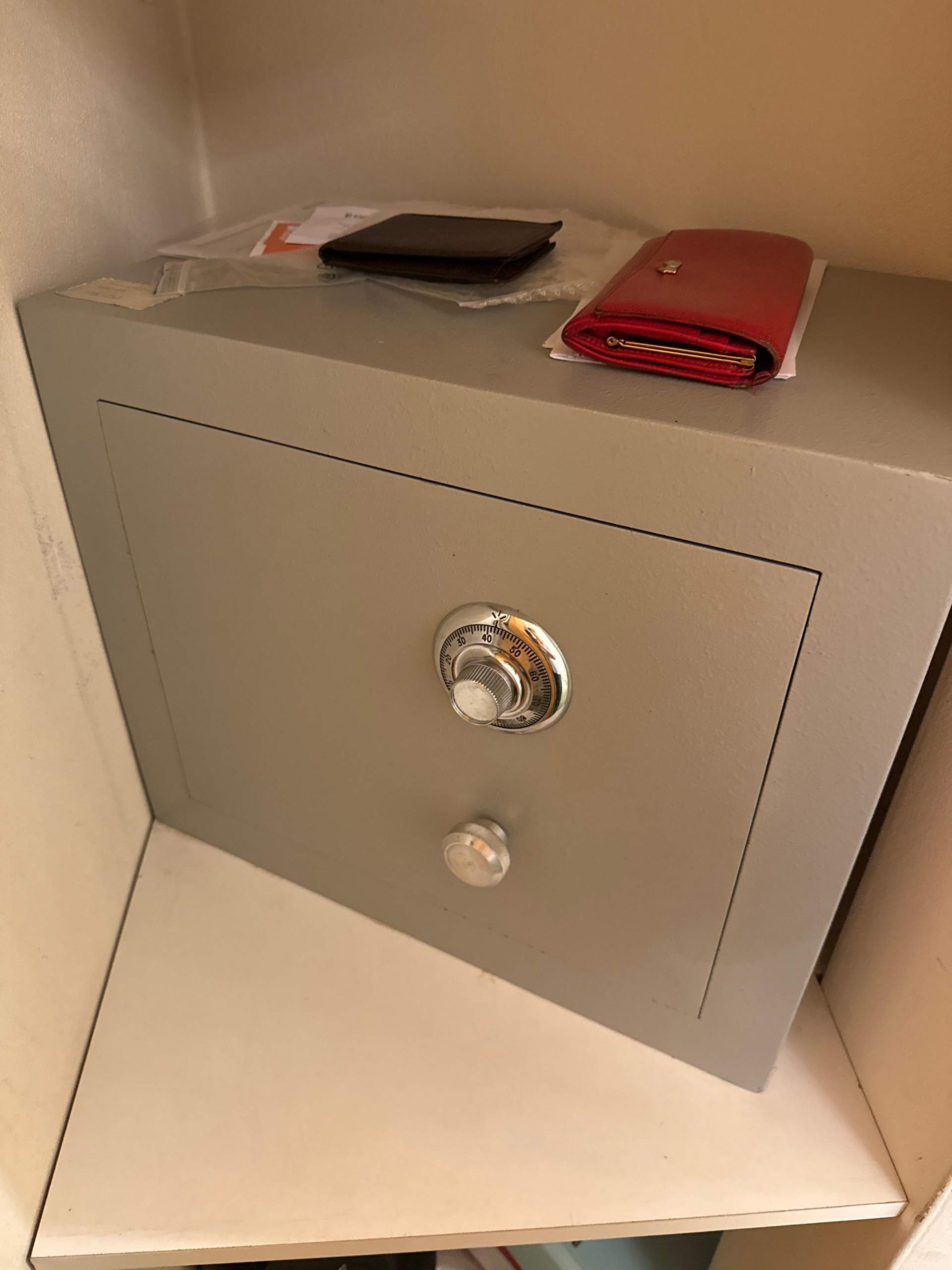 Tresor öffnen mit Gehör? (knacken, verstorben, Stethoskop)