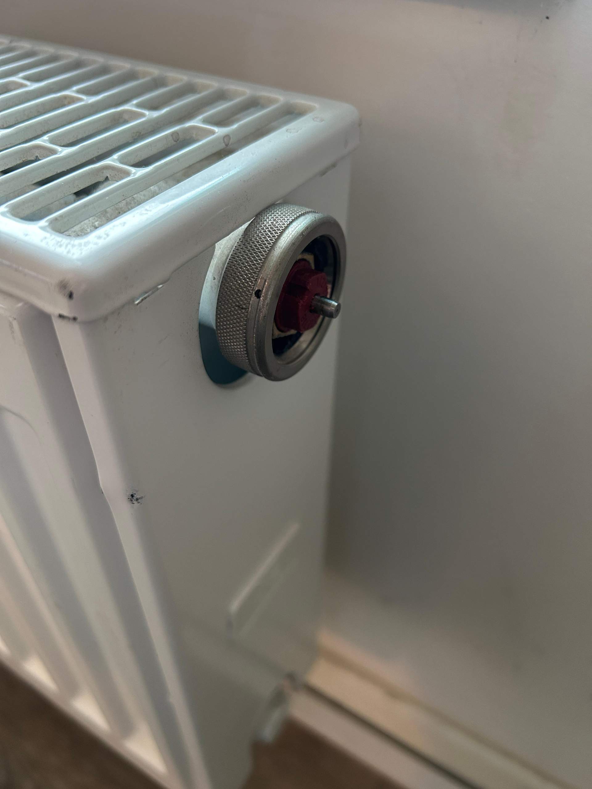 Überwurfmutter von Heizungsthermostat läßt sich frei drehen, aber nicht ...