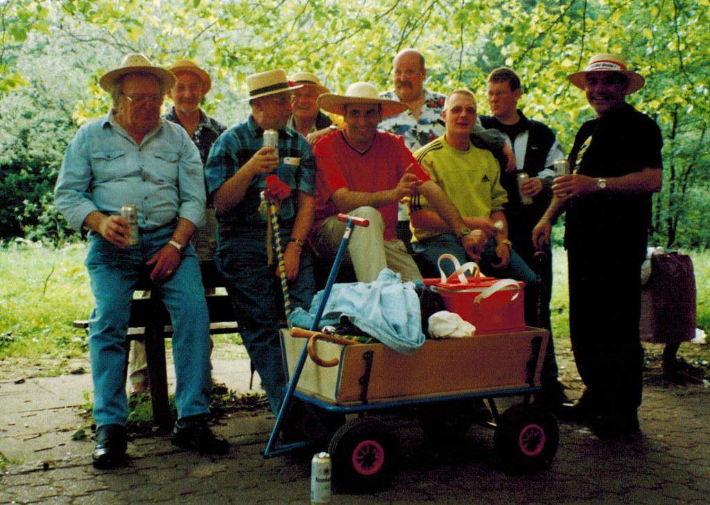 Vatertag mit Bier und Bollerwagen, oder lieber anders den Tag ...