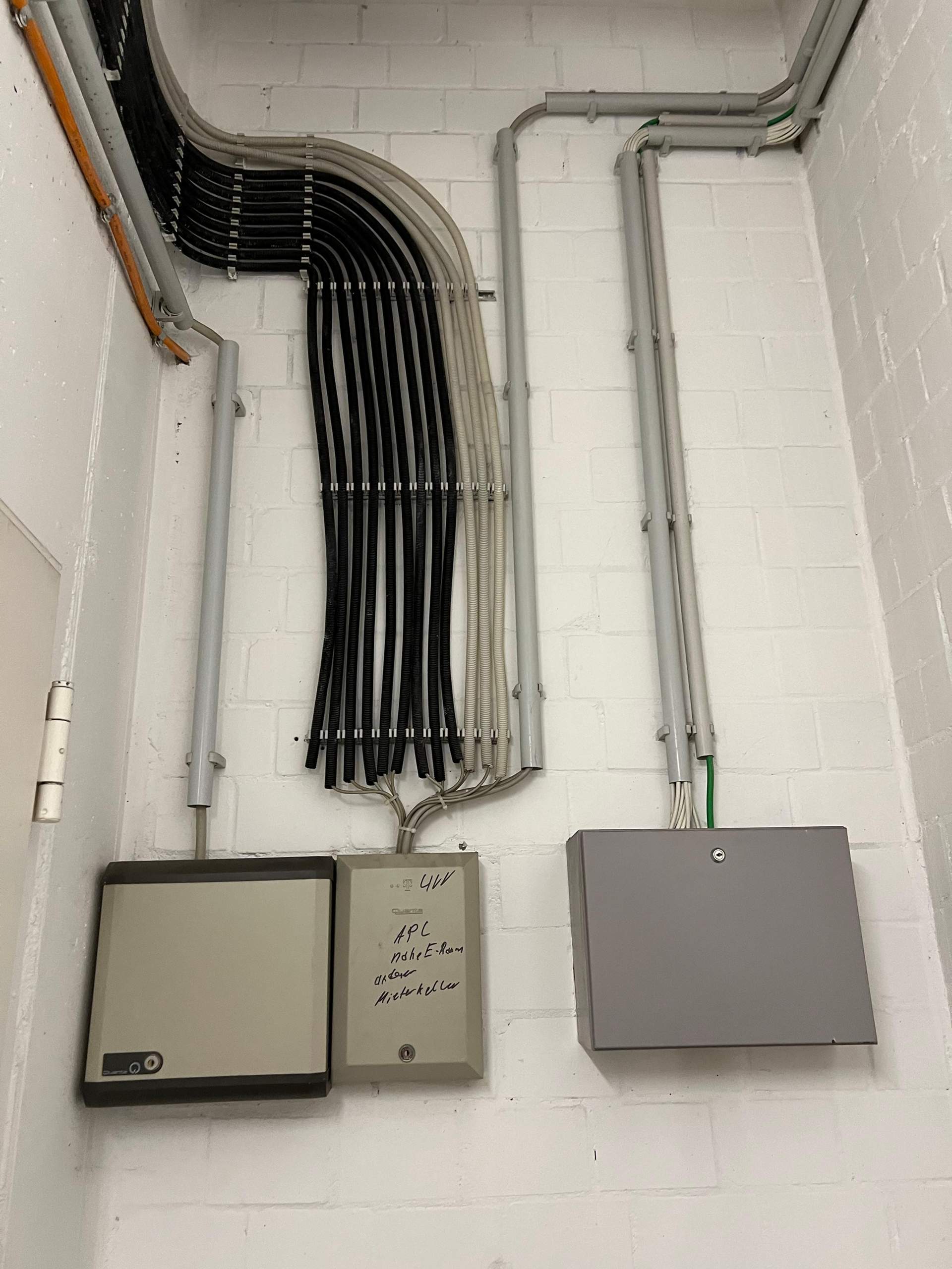 Verteilerkasten im Haus? (WLAN, DSL, Internetanschluss)