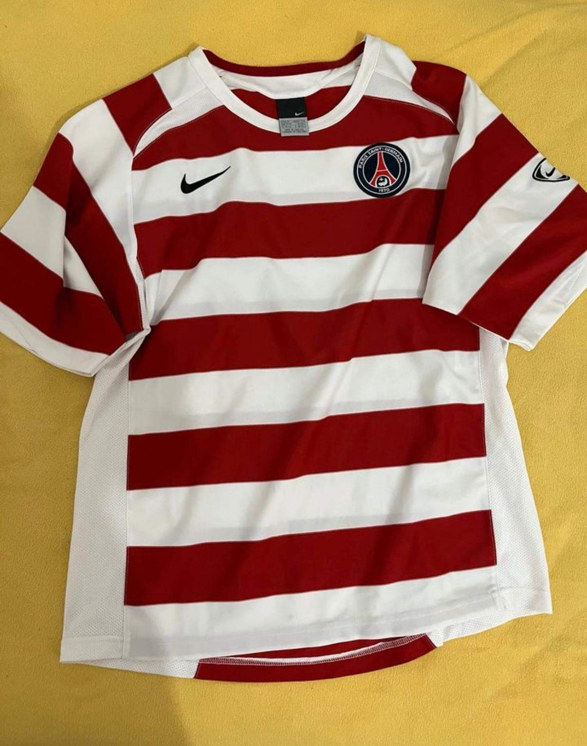 Von wann ist das Trikot? Ist das das Trikot original (gab es das schon ...
