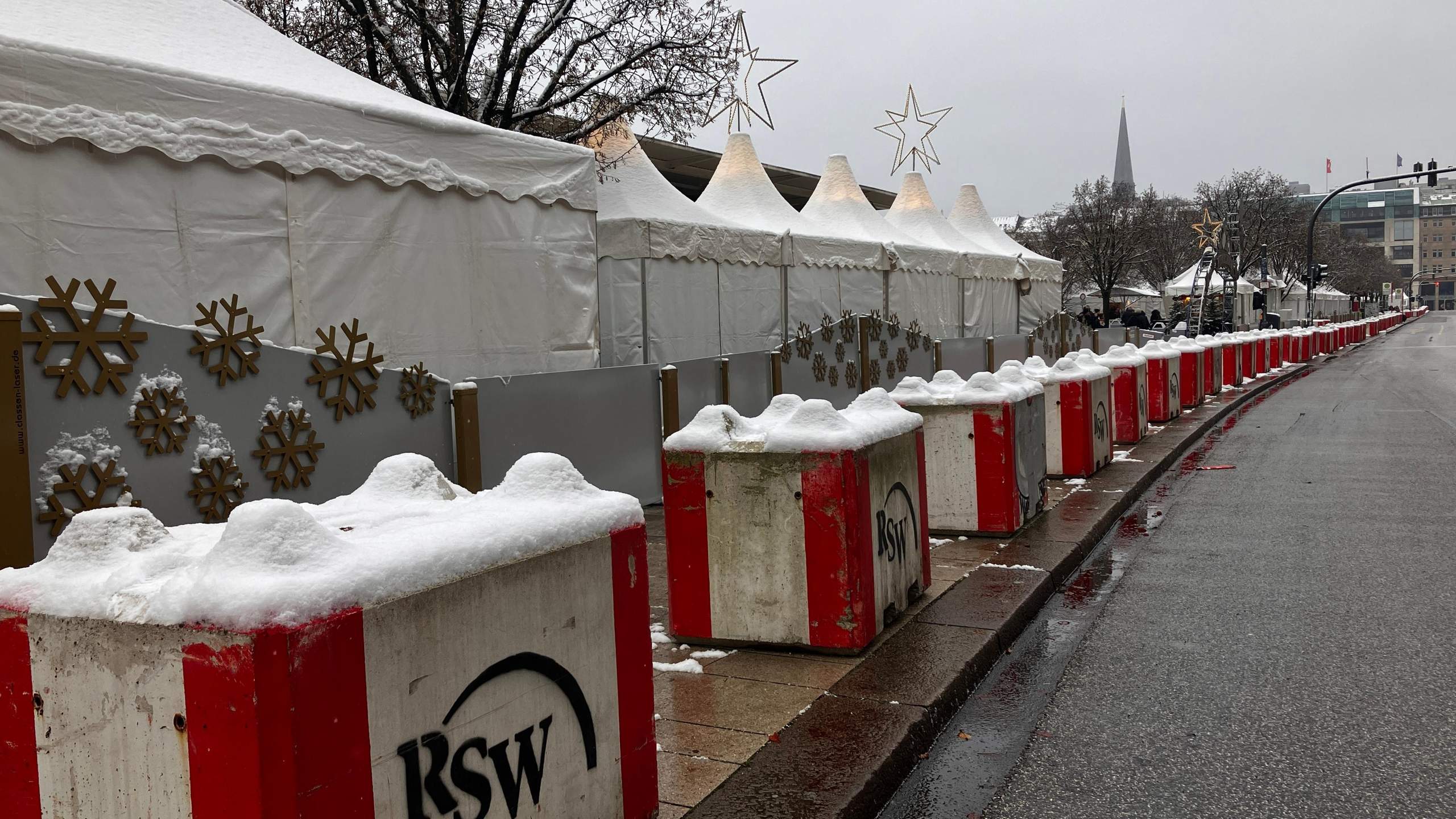 Warum hat man früher keine Poller auf dem Weihnachtsmarkt gebraucht und ...