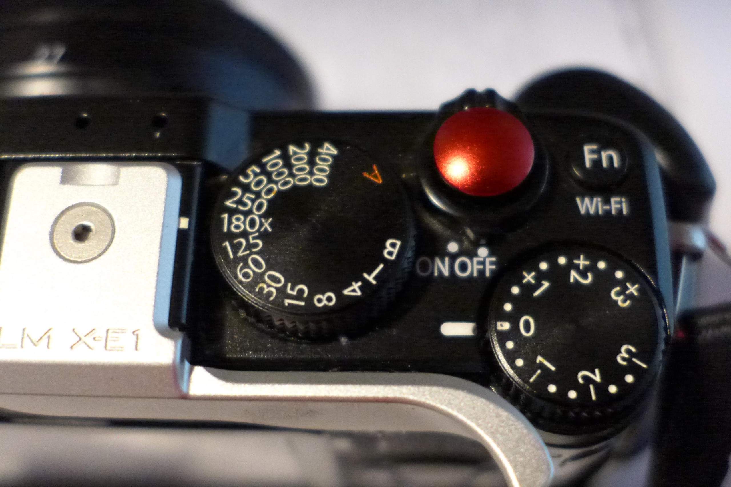 Warum ist bei der Fuji X-E2 Kamera beim Verschlußzeitrad hinter der 180 ...