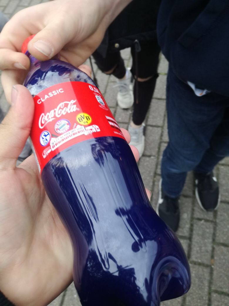 Warum ist die Cola Blau? (Gesundheit und Medizin, Physik, Chemie)