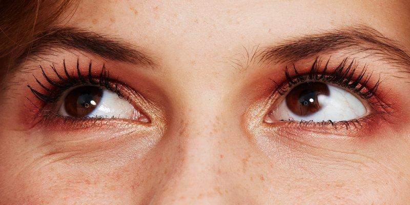 Warum lassen braune Augen einen so hübsch aussehen? (Augenfarbe)