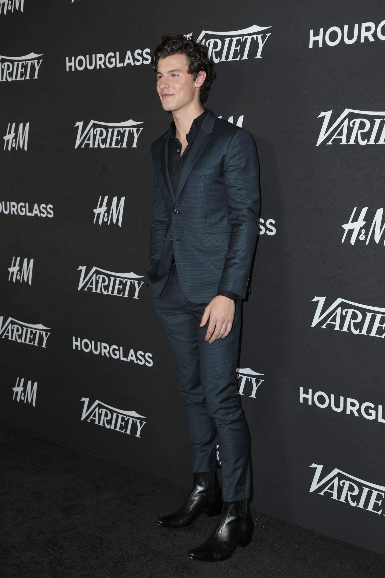 Warum trägt Shawn Mendes trotz seinen 1.85m trotzdem solche Schuhe mit ...