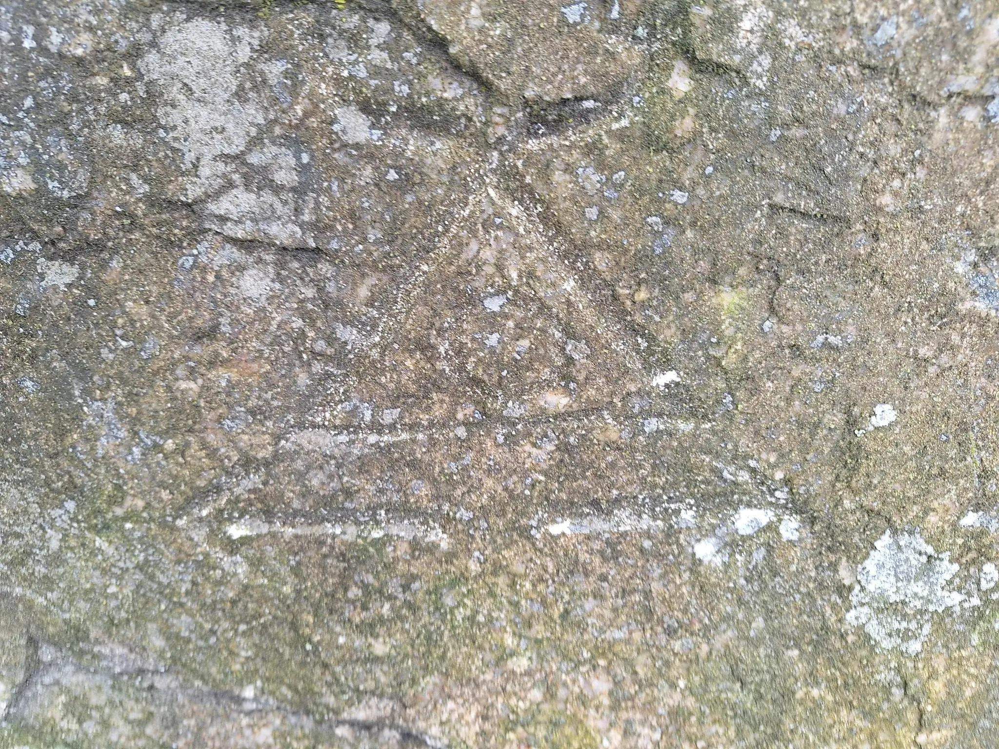 Was bedeuten die Zeichen auf Steinen im Wald? (Steine, Steine bestimmen)