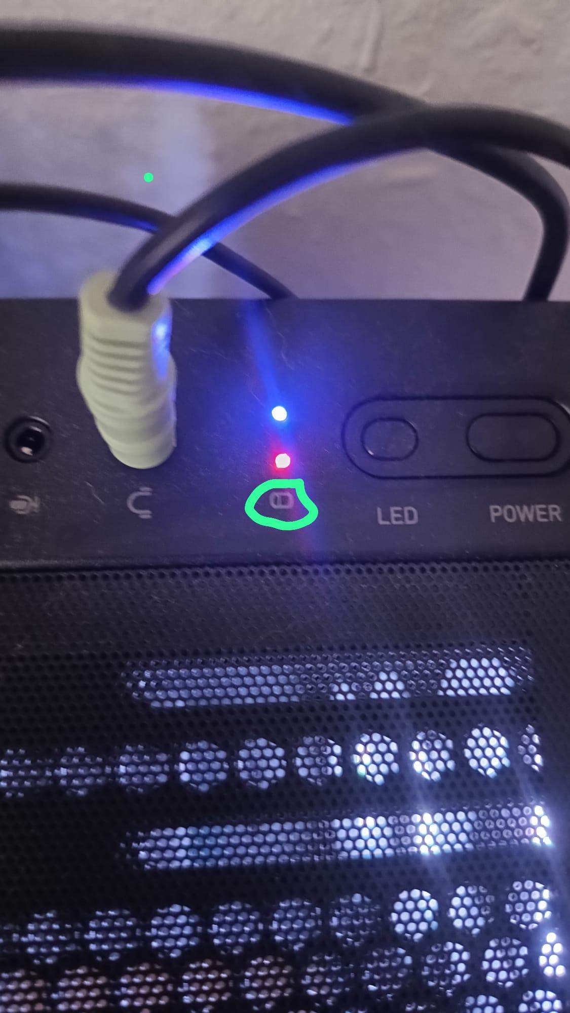 Was bedeutet diese blinkende LED? (Gaming PC)