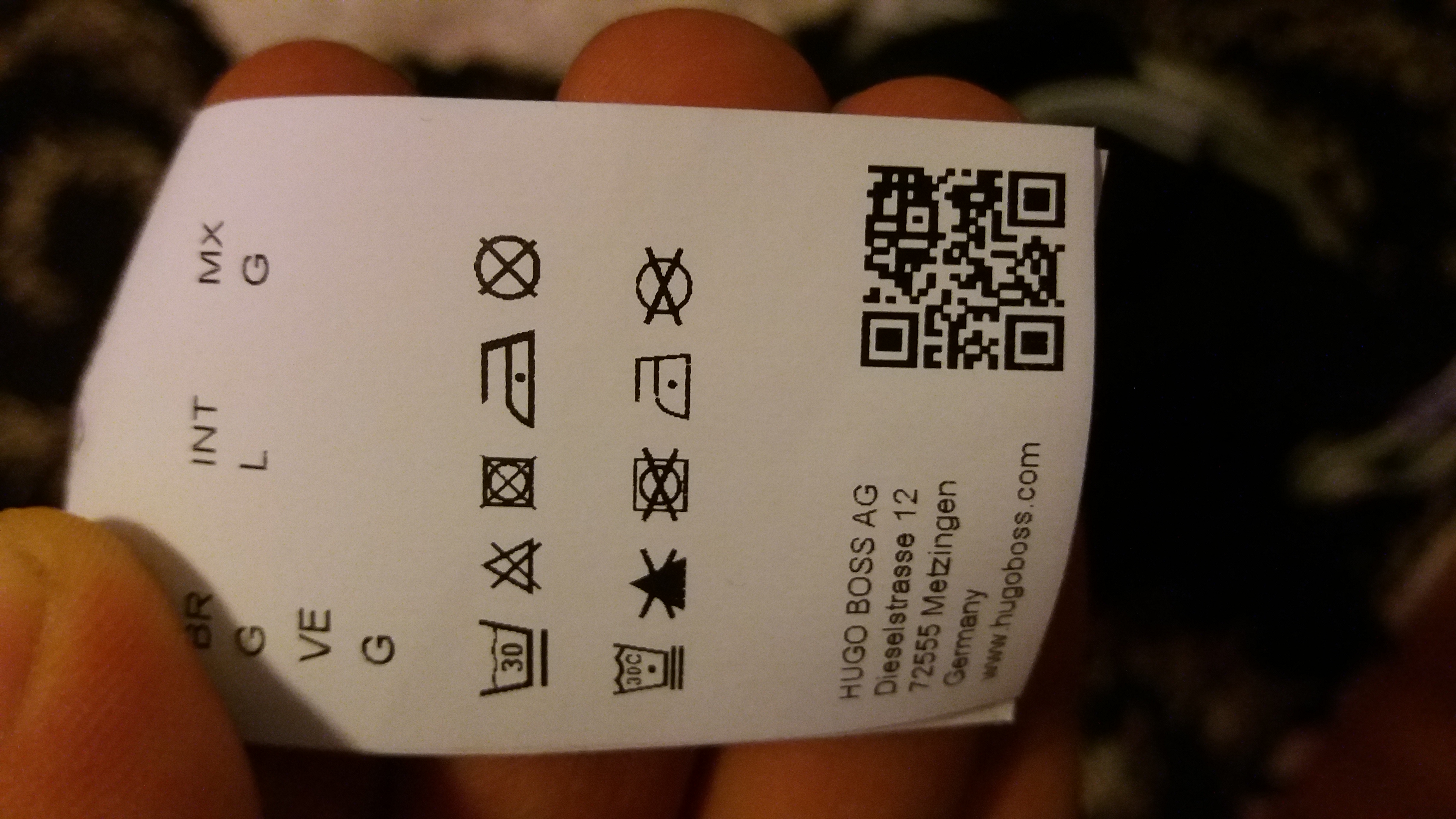 Was bedeutet dieses Symbol bei Hugo Boss? (Klamotten, Waschmaschine ...