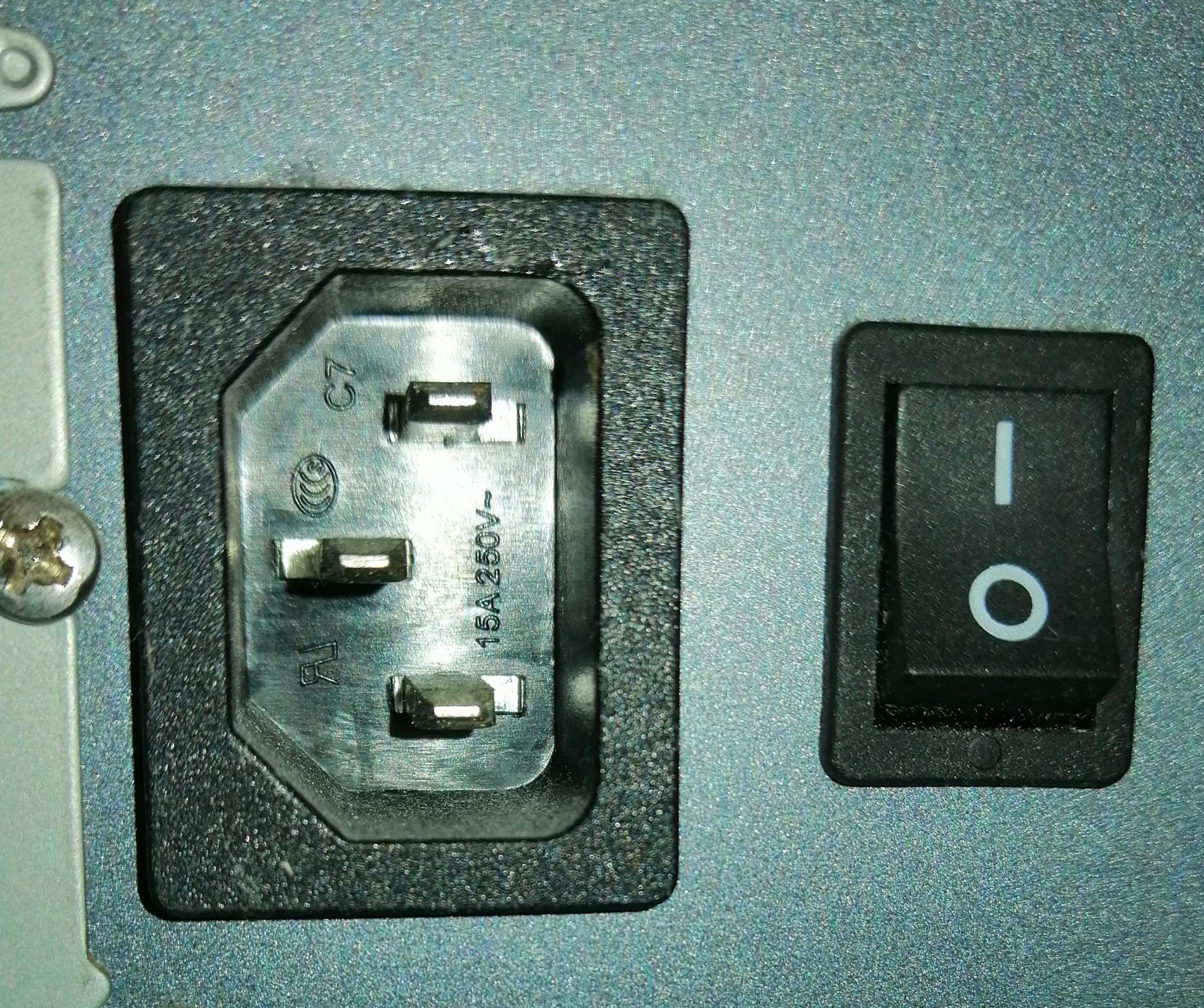 Was für ein Stecker ist das(250V und 15A)? (Computer, Elektronik ...