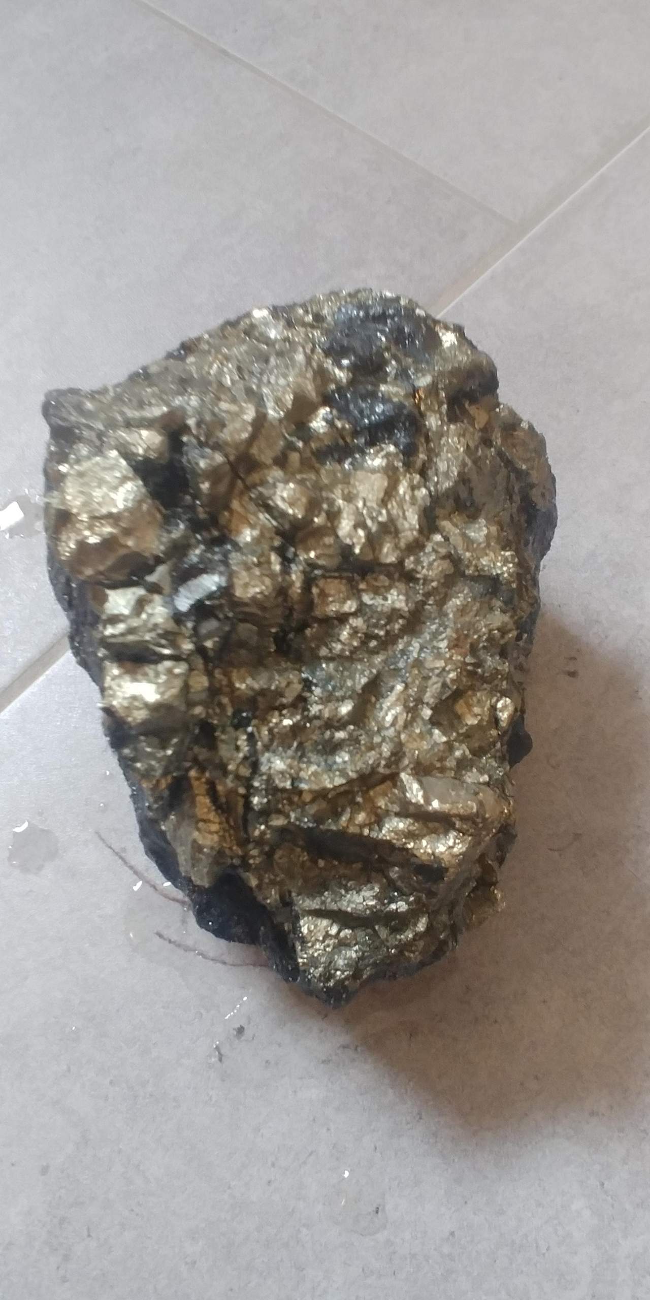 Was für ein Stein oder Erz ist das? (Steine, Edelsteine)