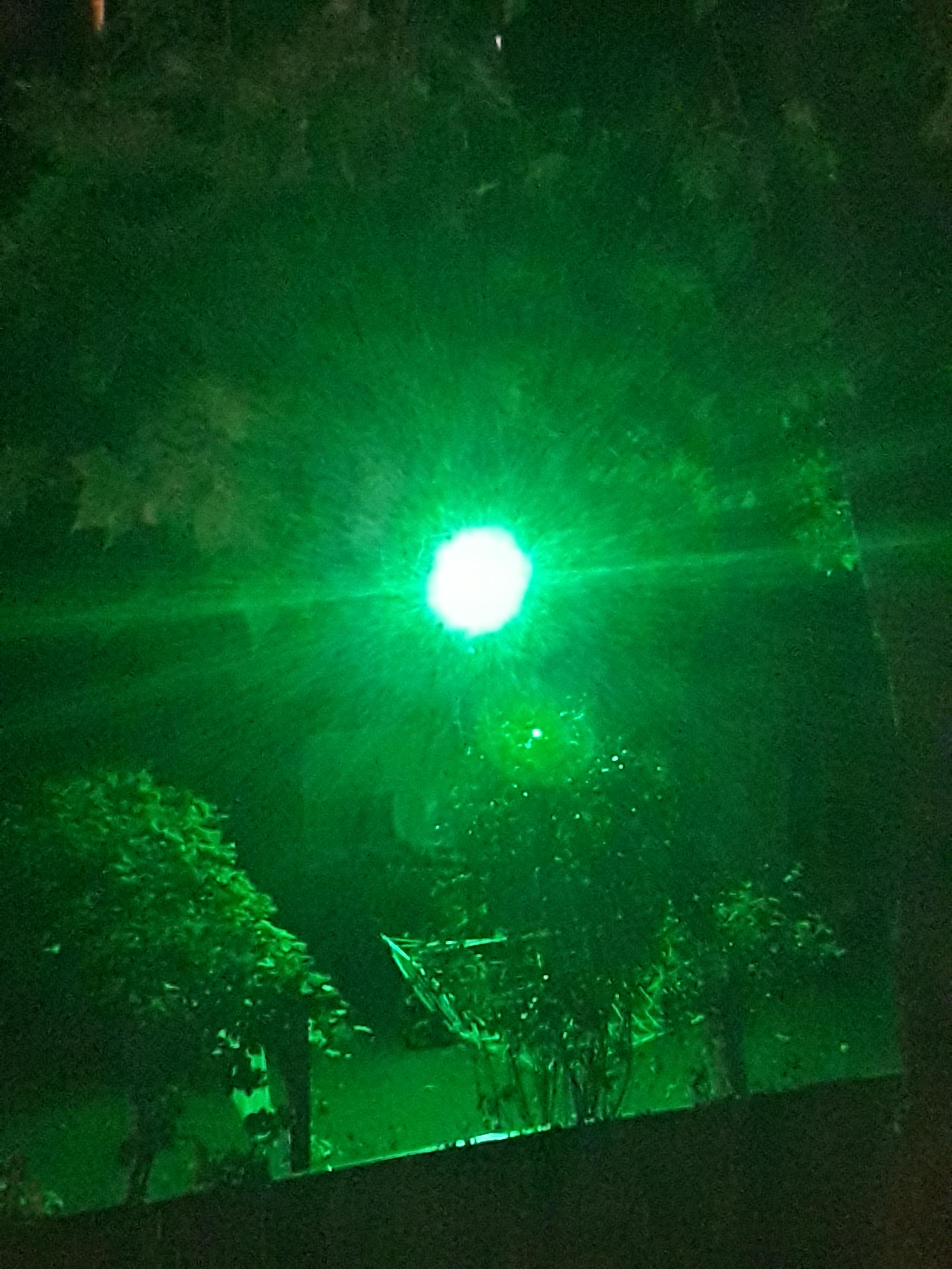 Was hat dieses Grünes Licht zu bedeuten (Bild)? (Computer, PC, Psychologie)