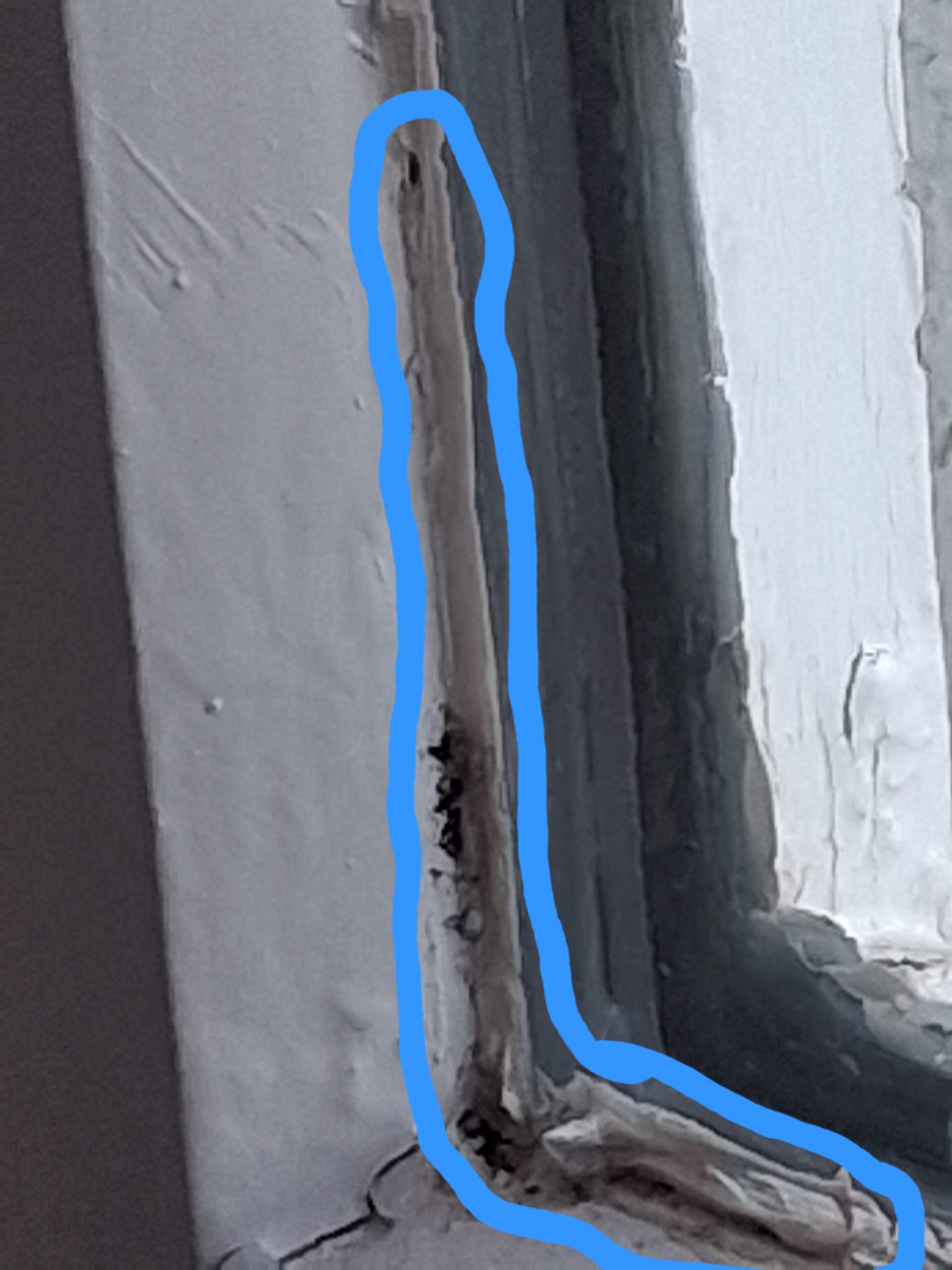 Was ist das für ein Material am Fenster? (Wohnung, Handwerk, Silikon)