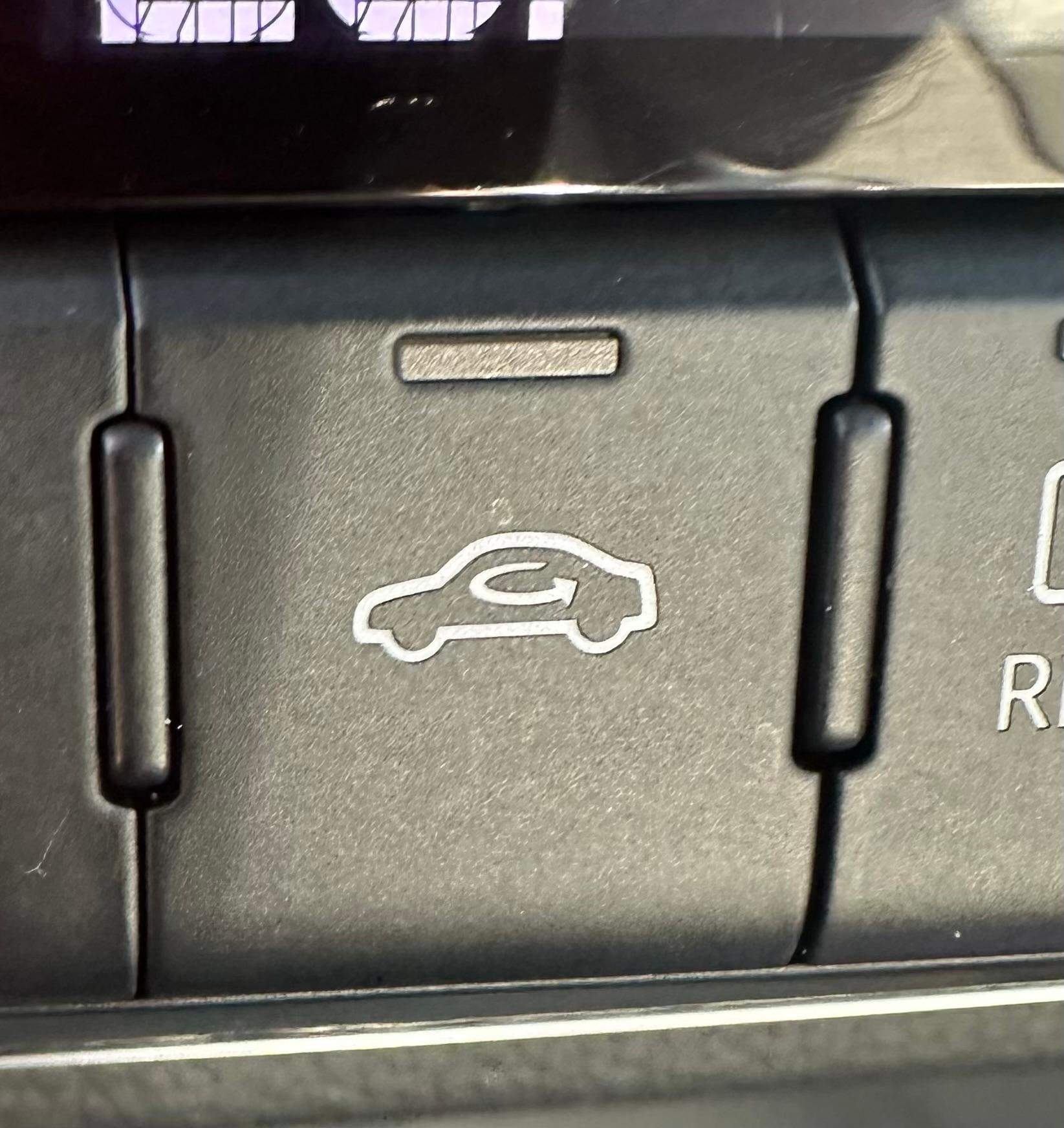 Elegantes Zeichen Im Auto Fotosnull