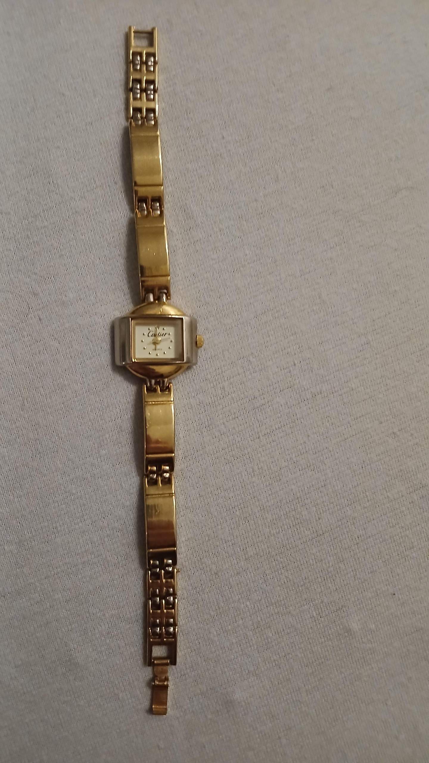 Was ist das genau für eine uhr und wieviel ist die wert? (Uhrenmodell ...