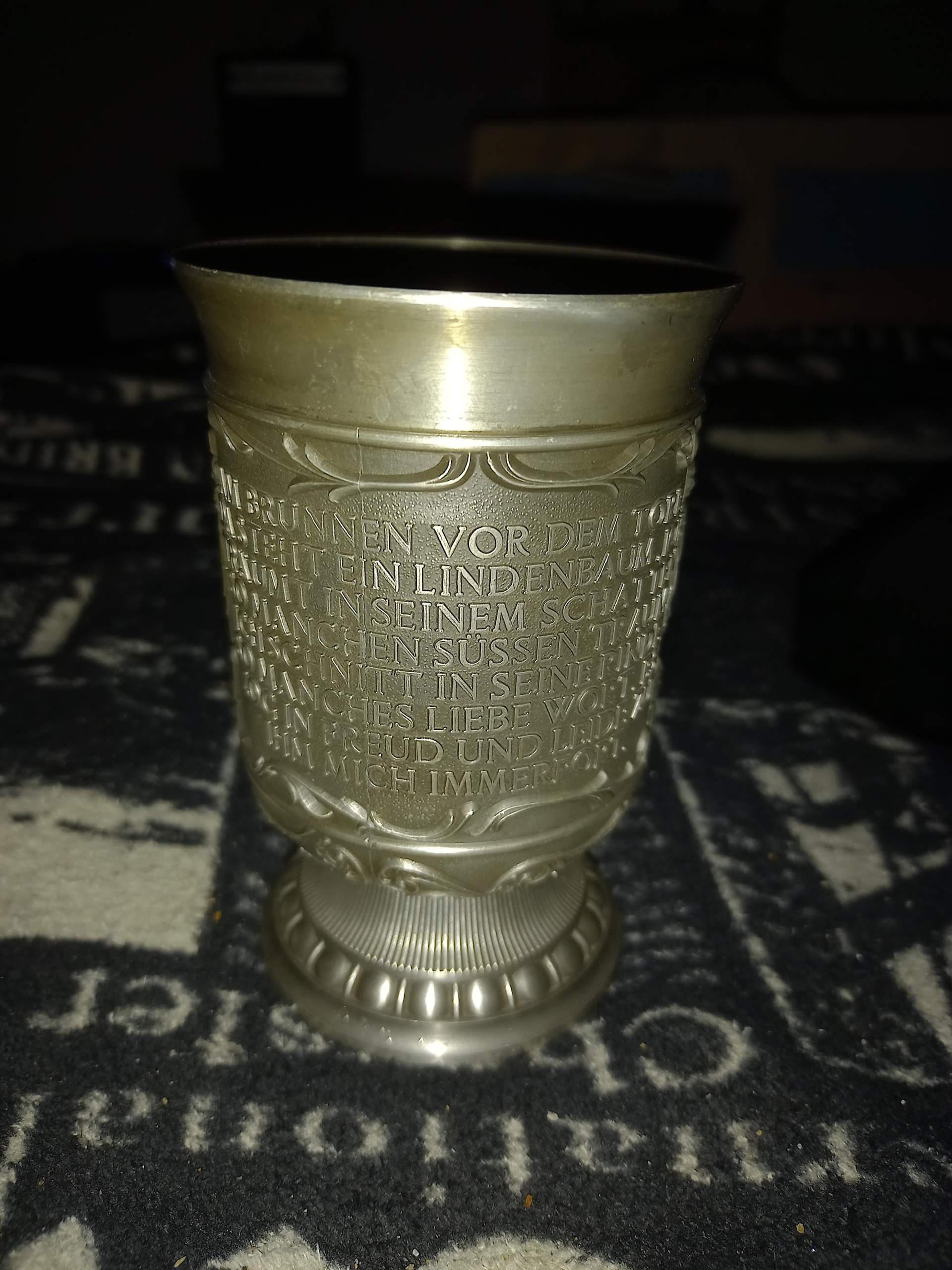 Was ist der Zinn Becher wert (Kunst, Antiquitäten, Wertschätzung)
