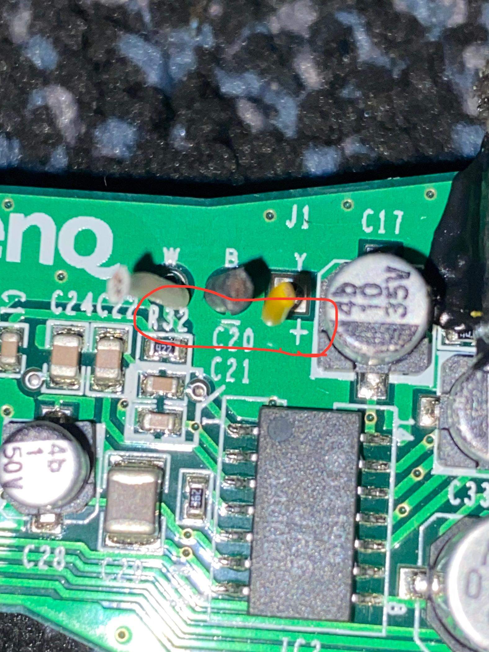 Was ist dieser „r32“ Anschluss? (Elektronik, Strom, Mainboard)
