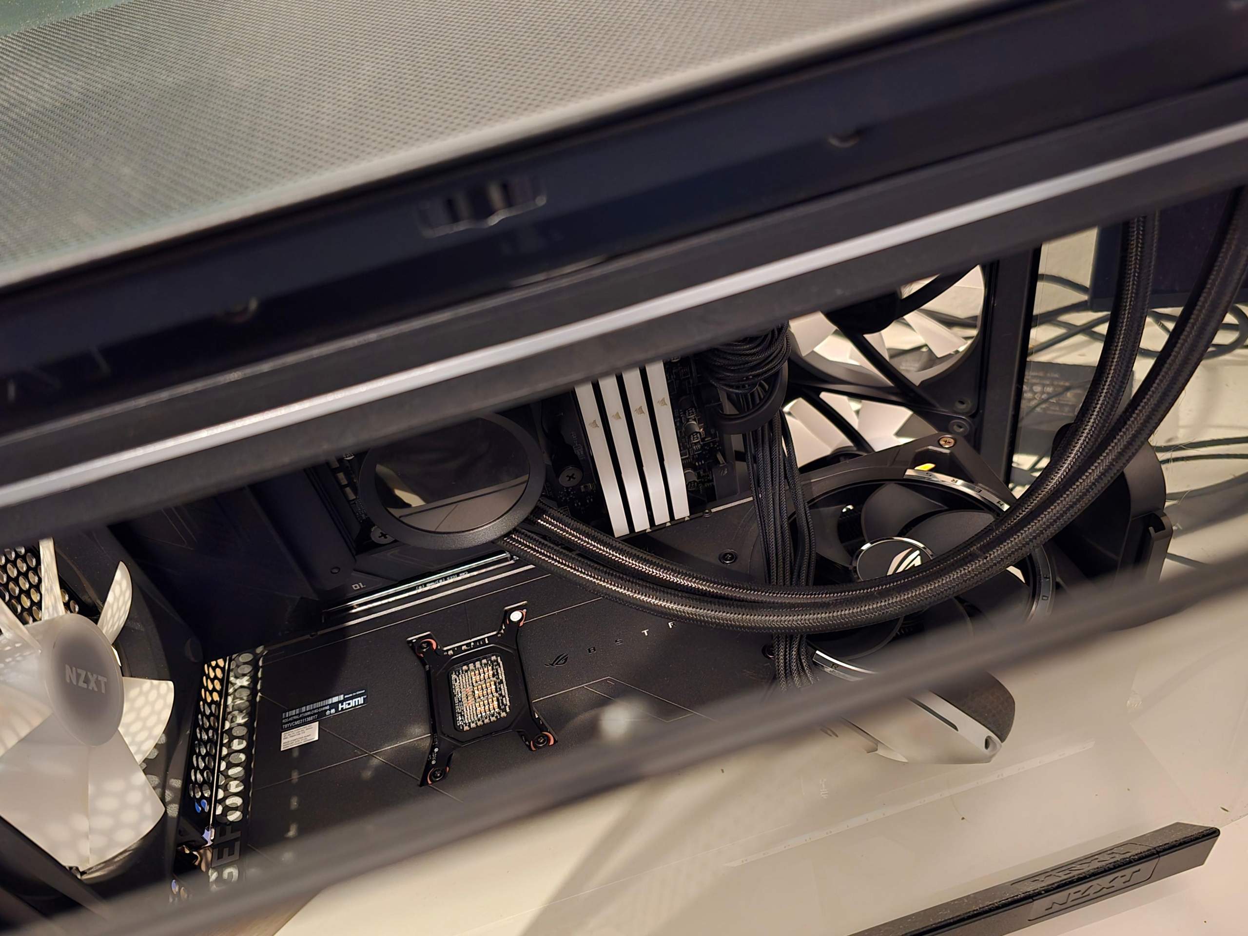 Was ist JUSB4 am motherboard? (Gaming PC)