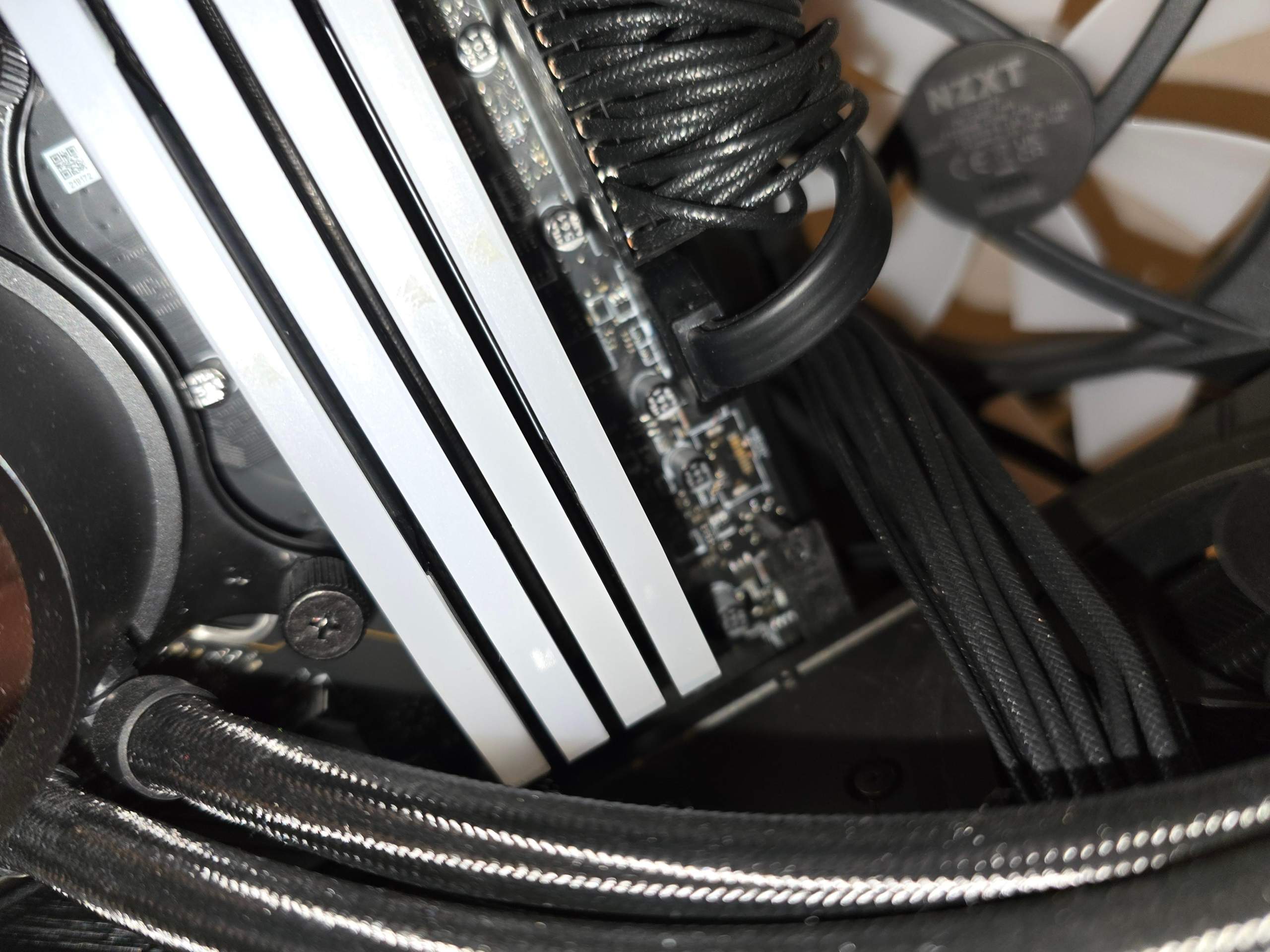 Was ist JUSB4 am motherboard? (Gaming PC)