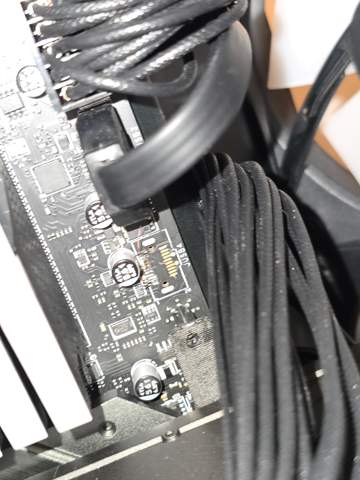 Was ist JUSB4 am motherboard? (Gaming PC)