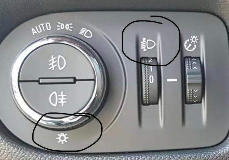 Was sind das für Lichter beim auto? (KFZ, Licht, Autofahren)