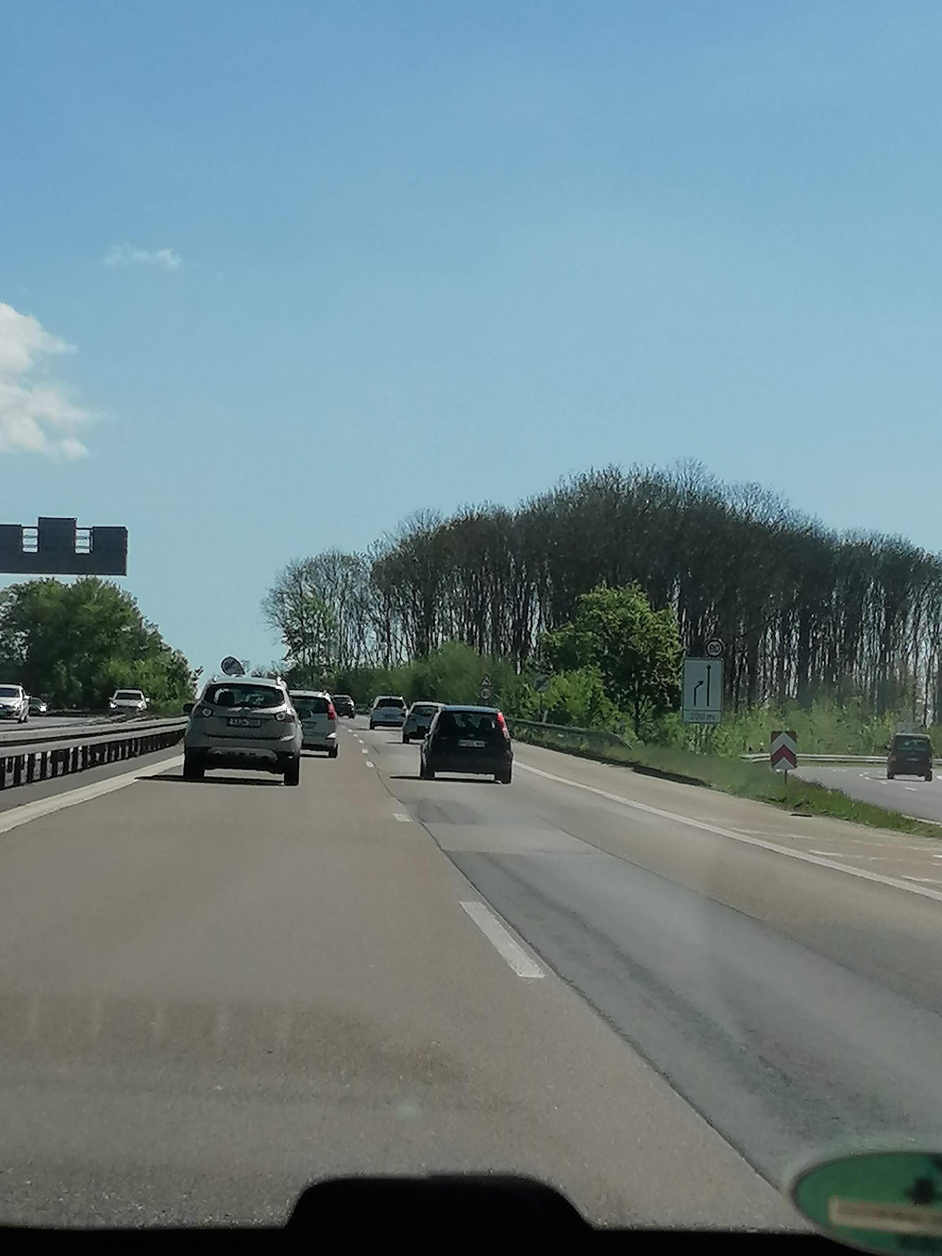 Was sind das für Linien auf der Straße? (Auto, Autobahn, Linie)