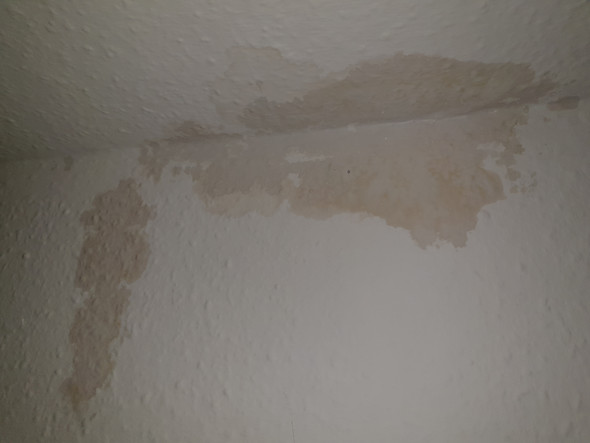 Wasserschaden Decke Badezimmer