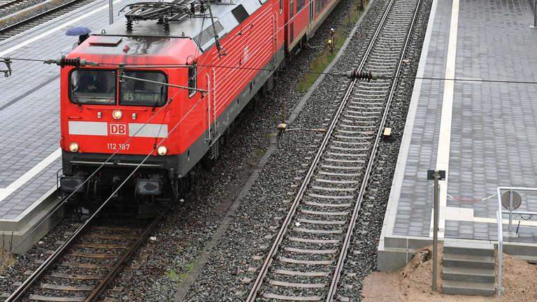 was sind diese eckigen kasten an gleisen? (Bahn, Bahnhof)