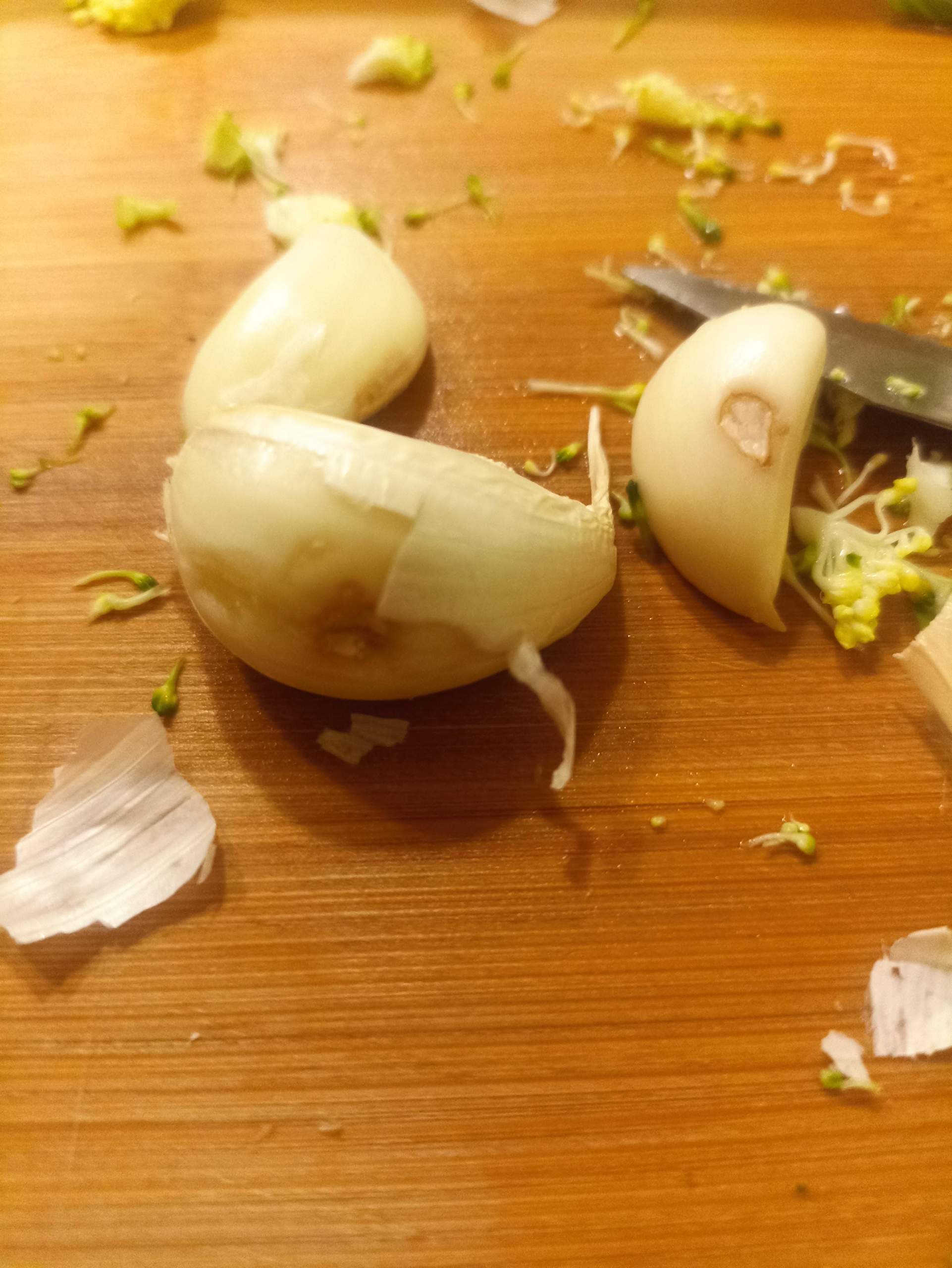 Was sind diese Stellen am Knoblauch? (kochen, Schimmel)