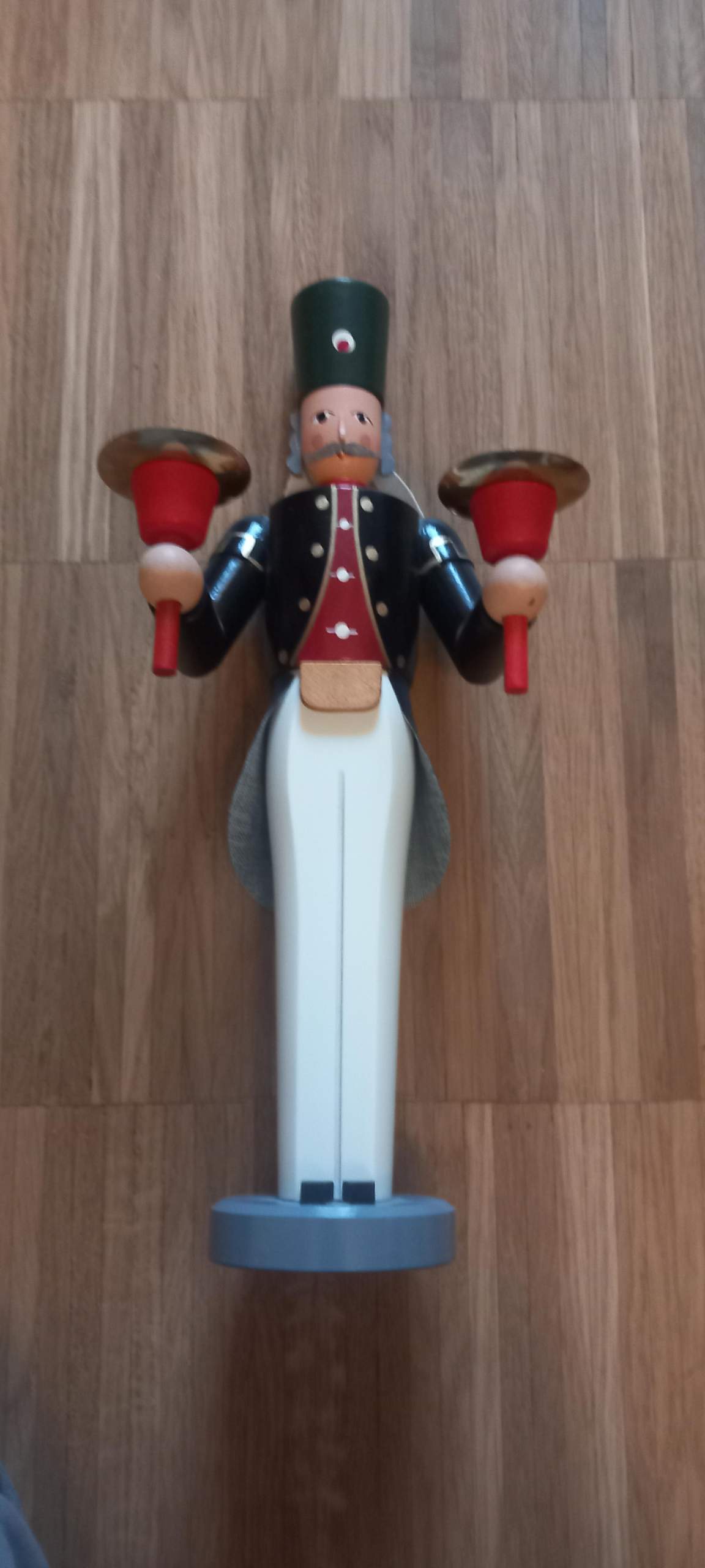 Weiß jemand von wem diese Figuren komme? (Geld, Wert, Antiquitäten)