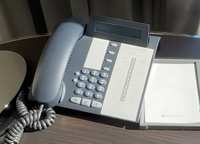 Weiß jemand was das für ein Telefon ist!? Könnte man so eins auch ...