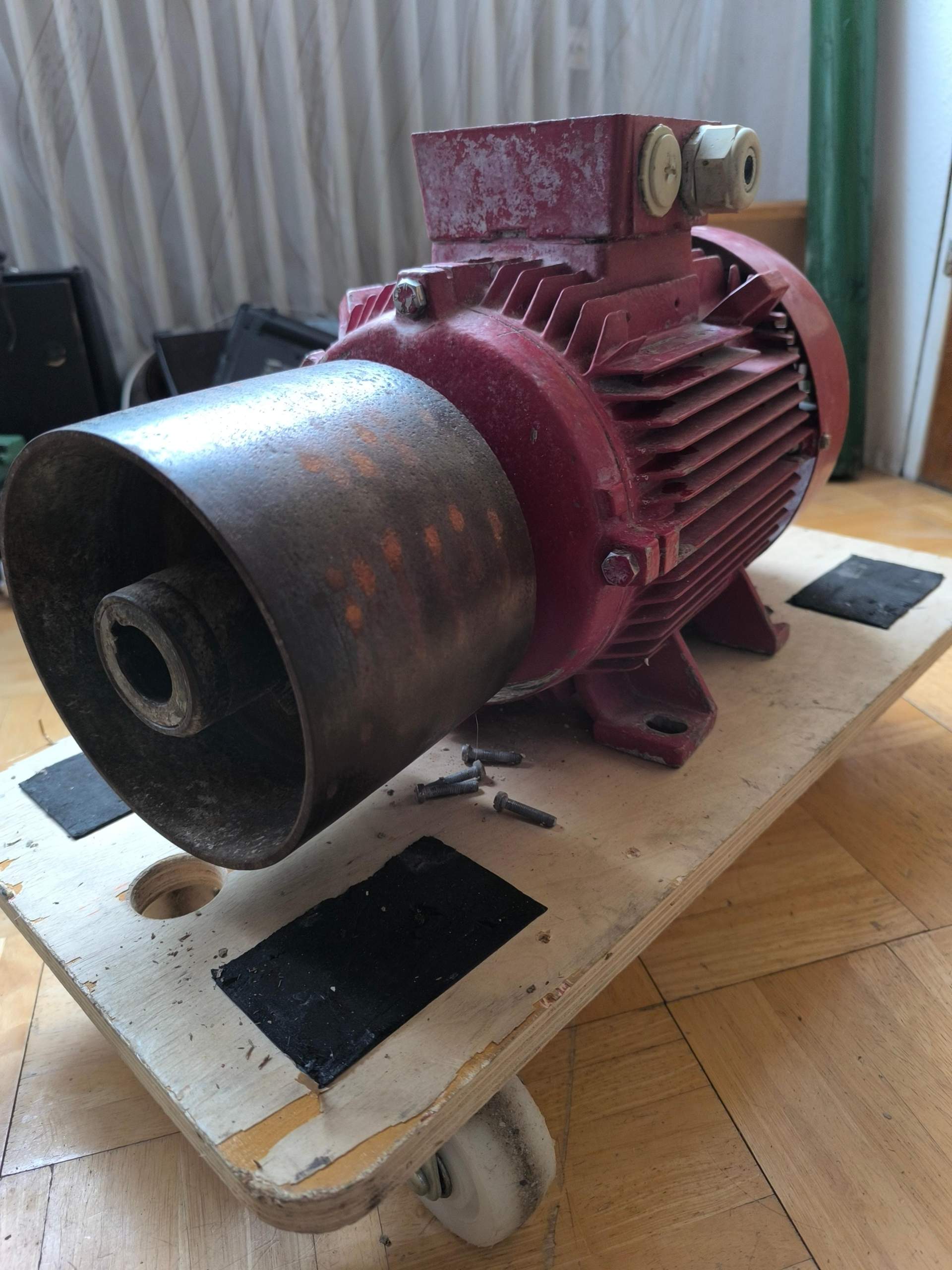 Weiß jemand was dass für ein Motor ist? (Siemens, Elektromotor)