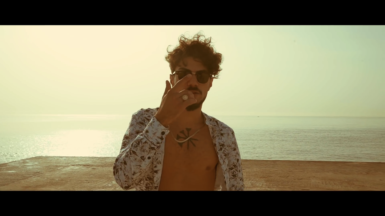 Welche Bedeutung hat das Tattoo auf der Brust des Rappers „Enemy“? (Rap ...