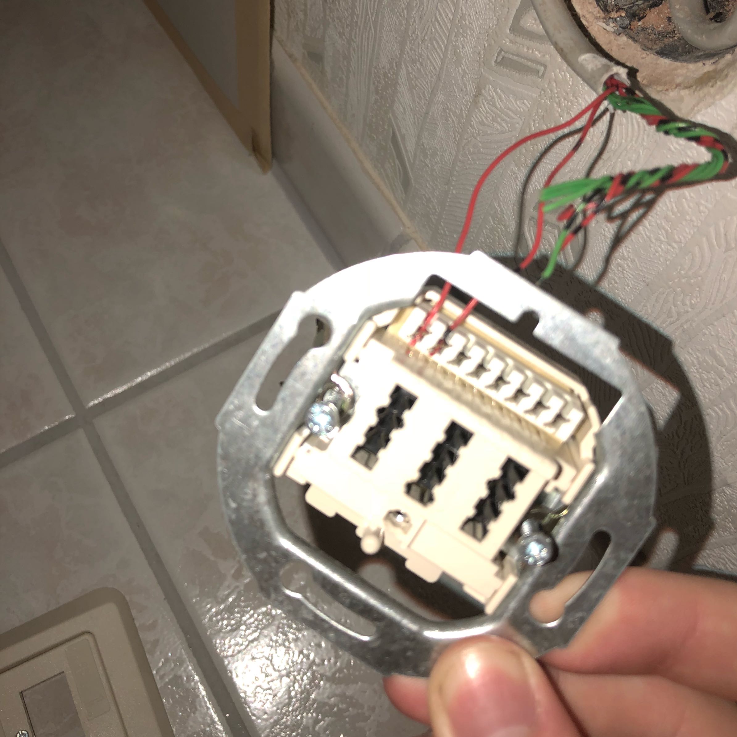 Welche Drähte muss ich in welche TAE Dose umstecken, wenn ich eine ...