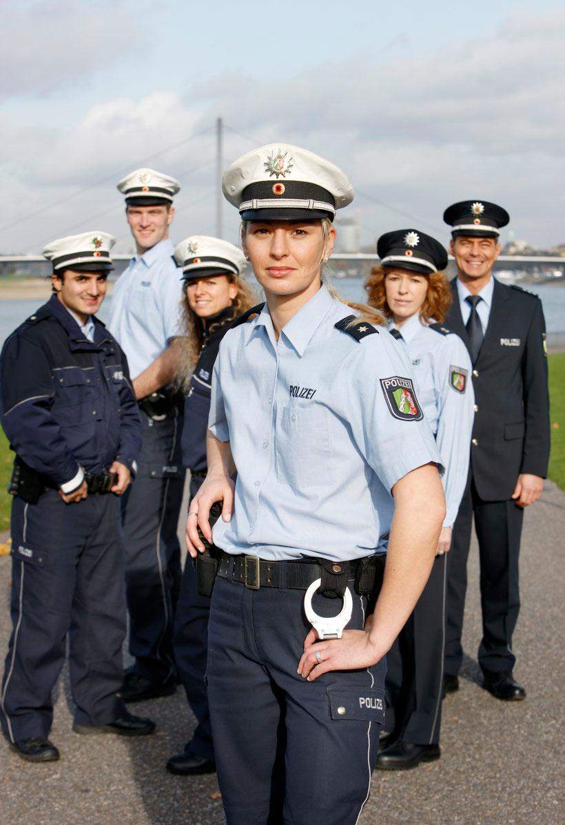 Welche Uniform der deutschen Polizeien gefällt euch? (Kleidung, Mode ...